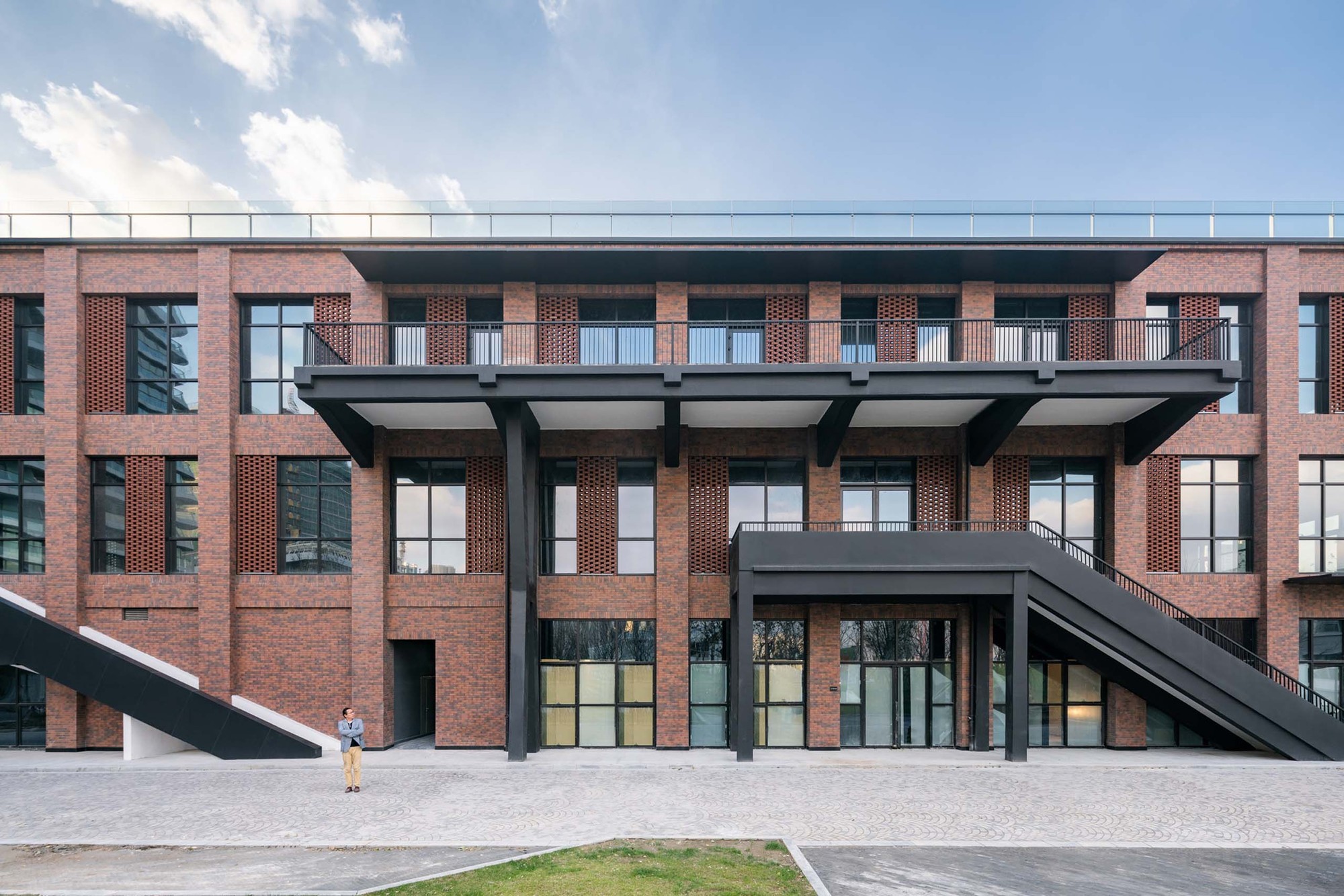 Gallery of Shanghai In-Bund Office Building / HPP Architects - 3