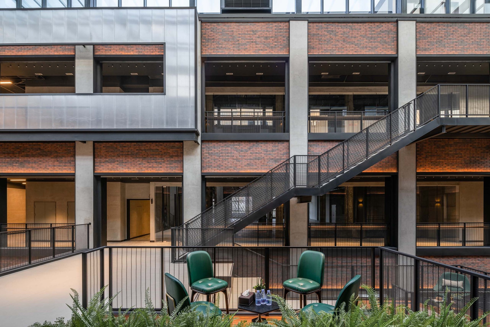 Gallery of Shanghai In-Bund Office Building / HPP Architects - 16