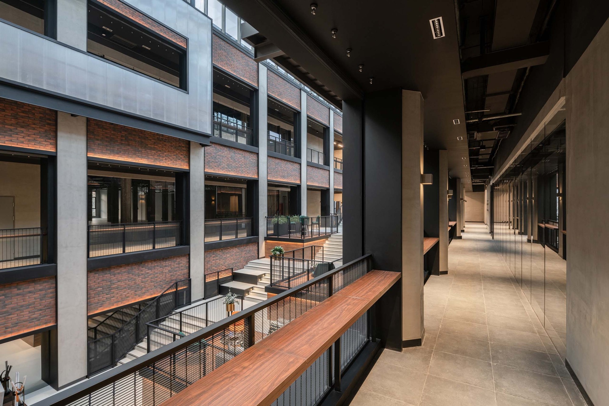 Gallery of Shanghai In-Bund Office Building / HPP Architects - 15