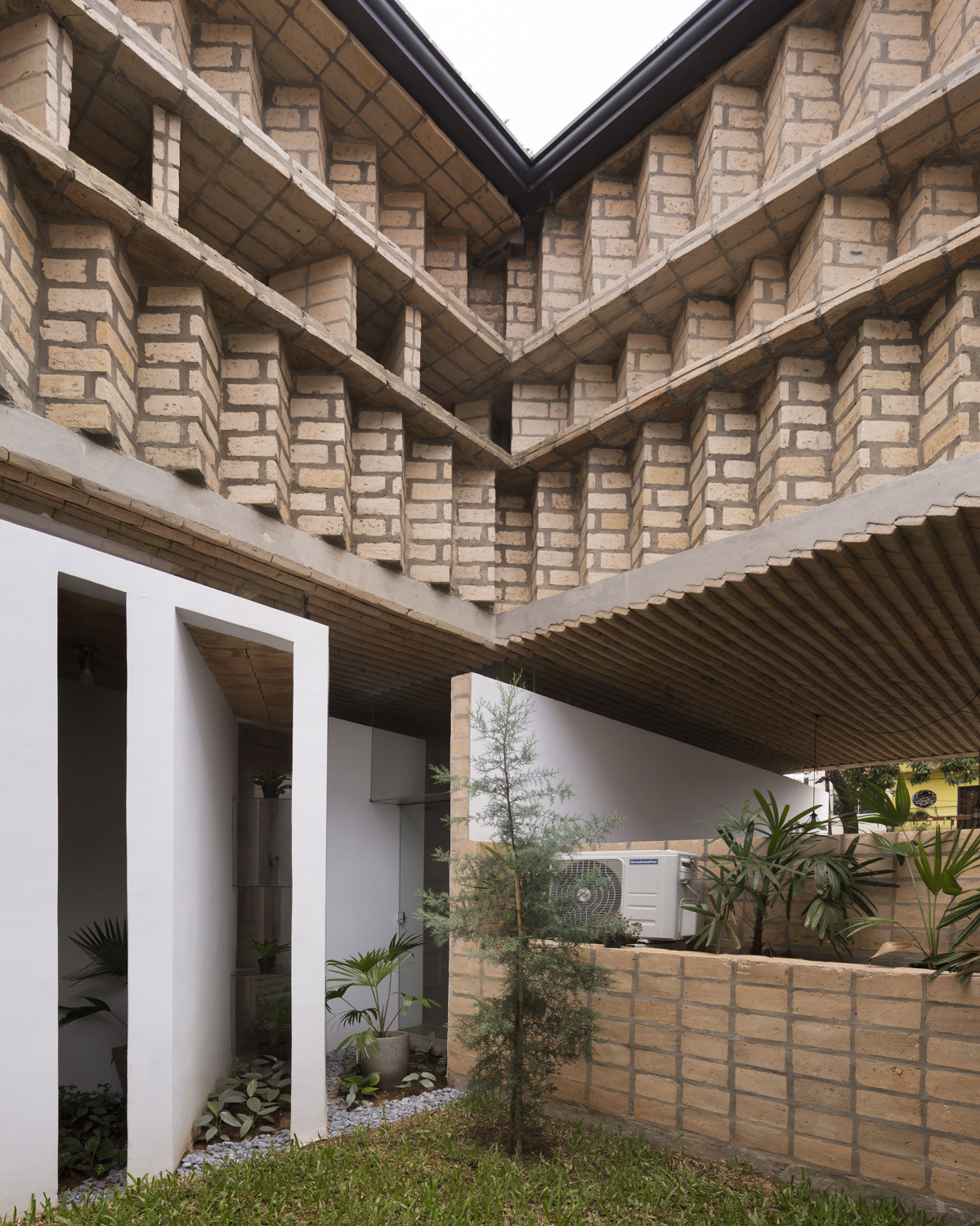 Gallery of María Emilia House / Mínimo Común Arquitectura - 15