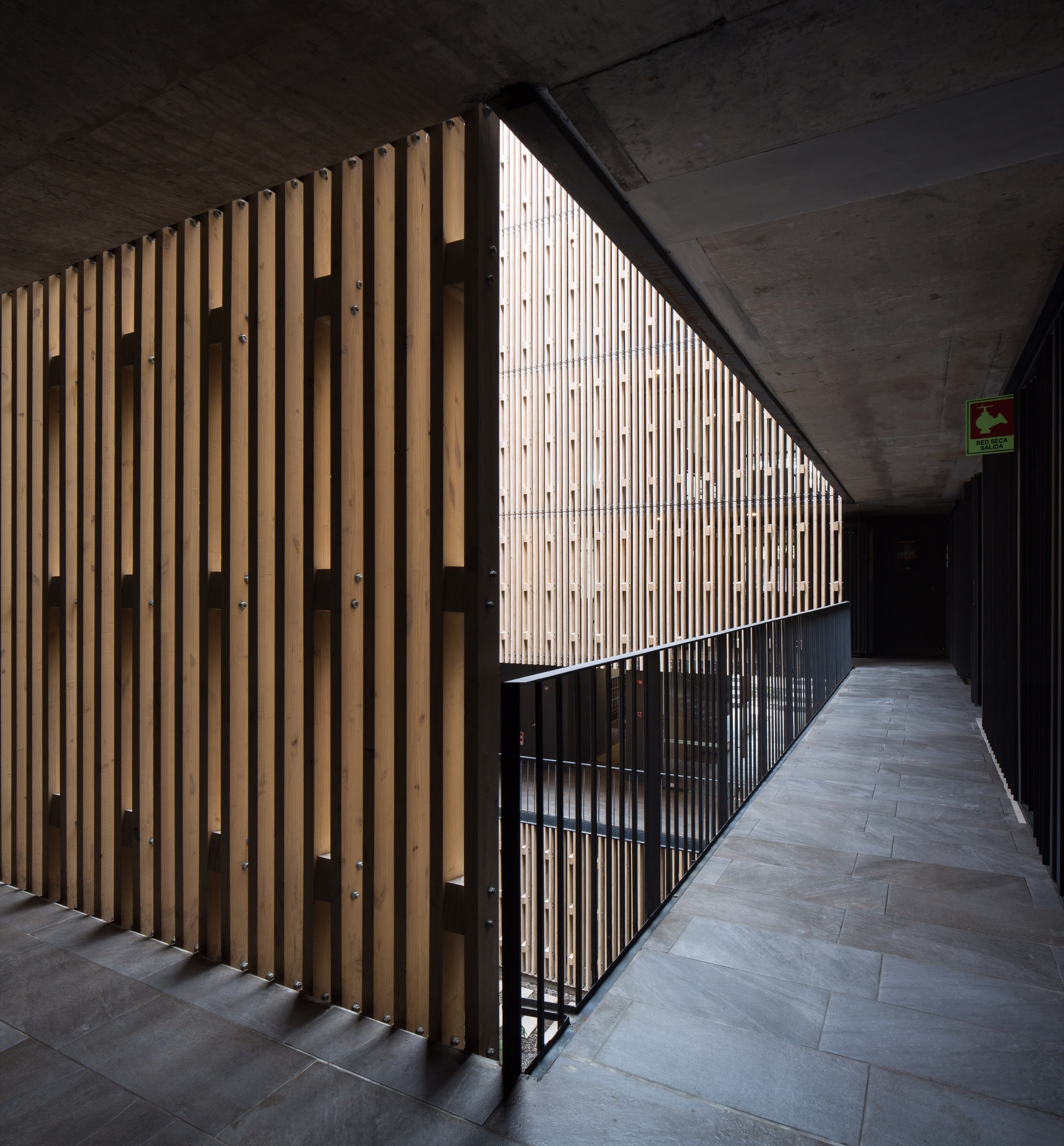 Galeria de Edifício Echeñique 46 / Talhouk + Arquitectos Asociados - 11