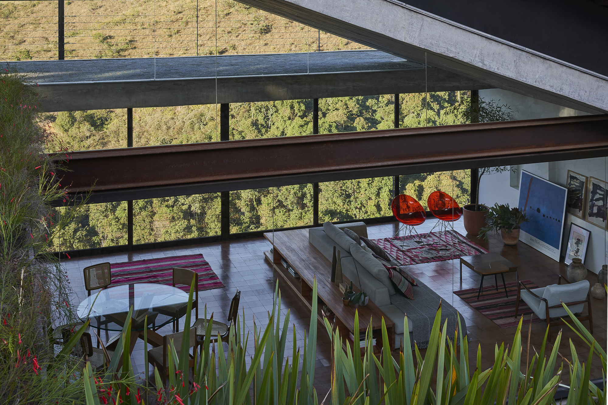 Gallery of Inclined Slab House / TETRO Arquitetura - 10