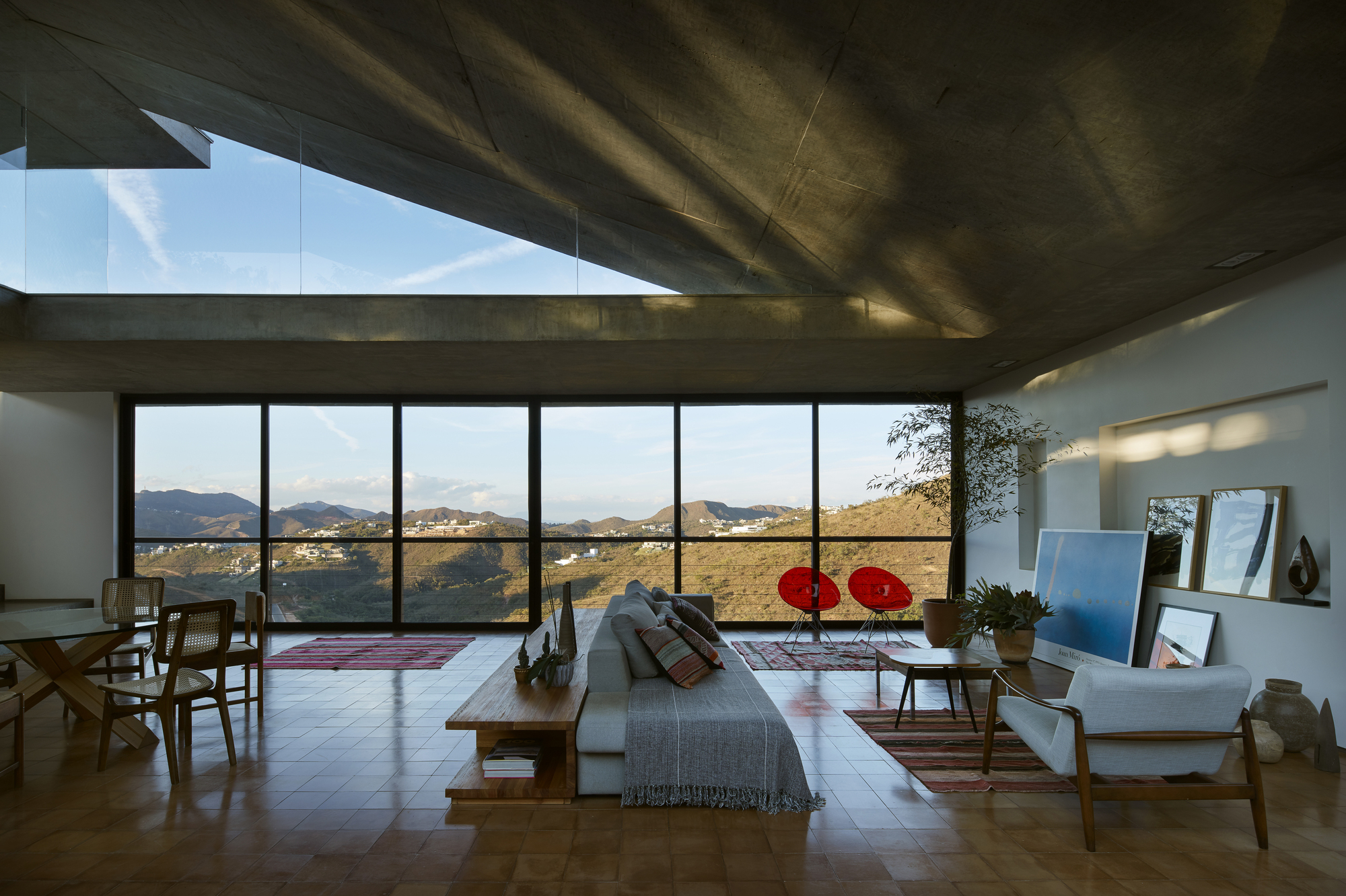 Gallery of Inclined Slab House / TETRO Arquitetura - 11