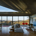Inclined Slab House / TETRO Arquitetura | ArchDaily