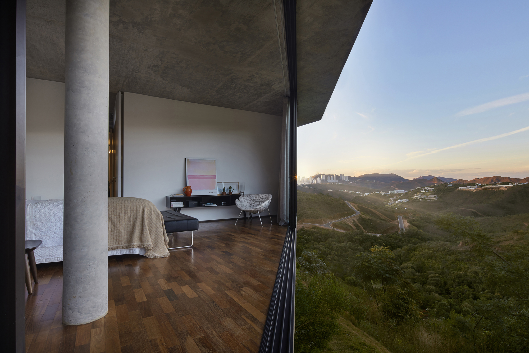 Gallery of Inclined Slab House / TETRO Arquitetura - 12