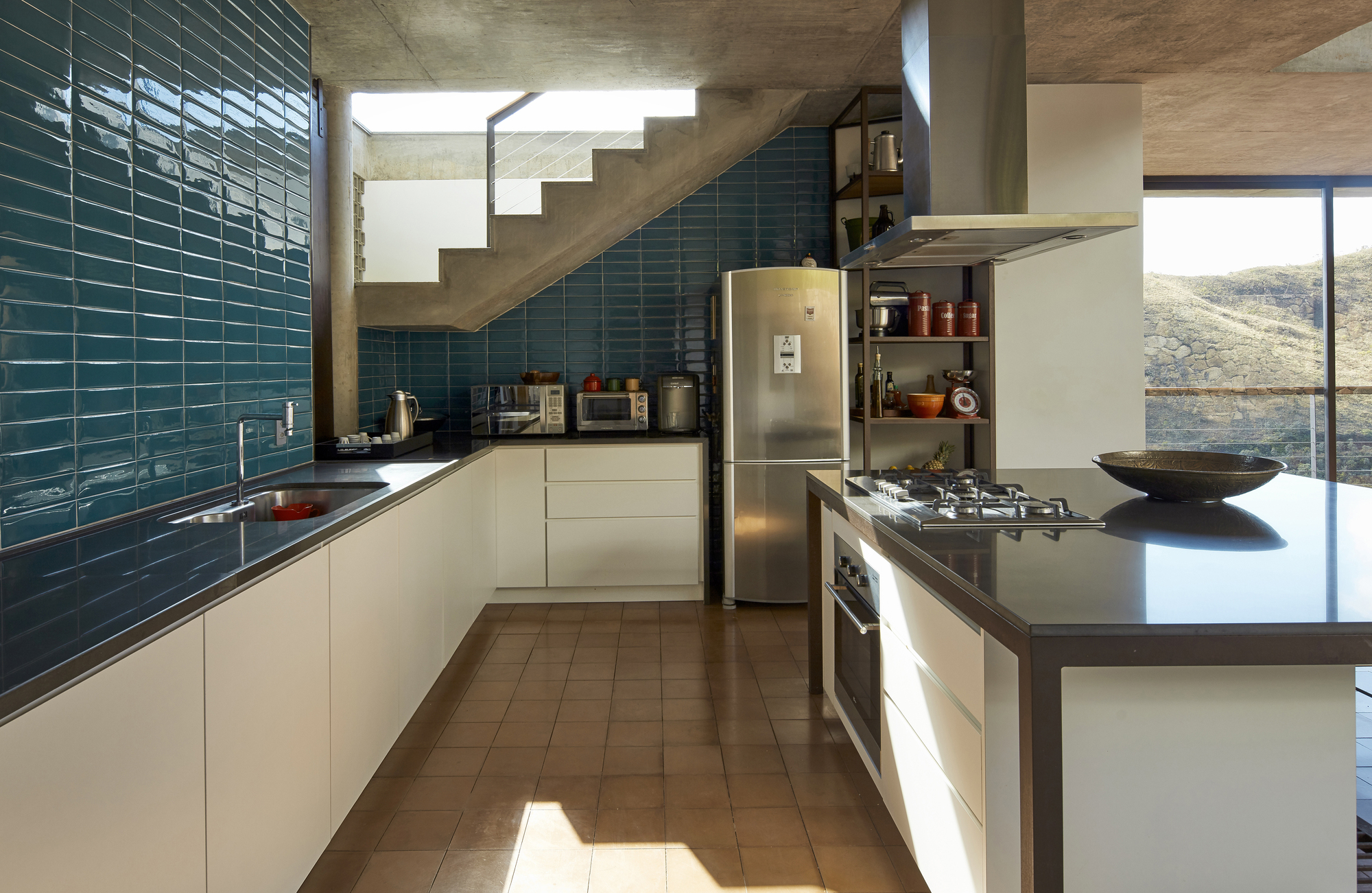 Gallery of Inclined Slab House / TETRO Arquitetura - 7