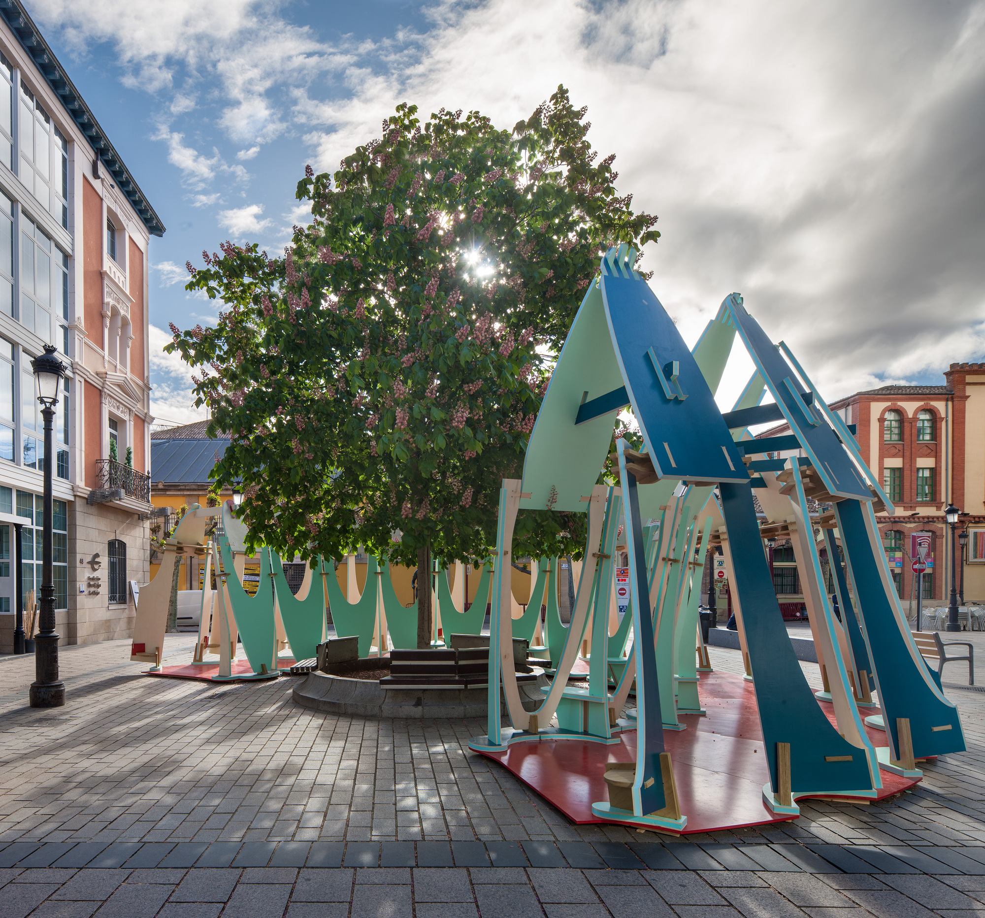 Galería de 16 pabellones efímeros que reflexionan sobre el espacio ...