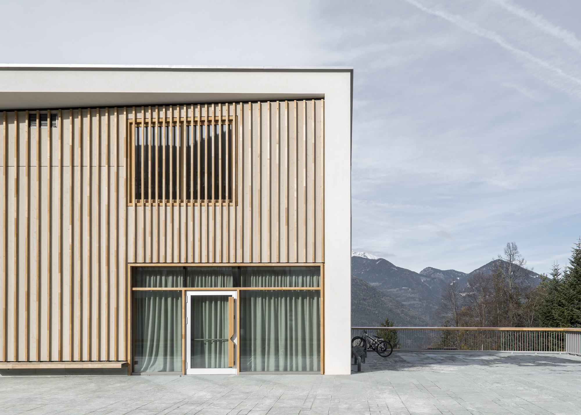 School Complex and Multipurpose Hall / MoDusArchitects | ArchDaily