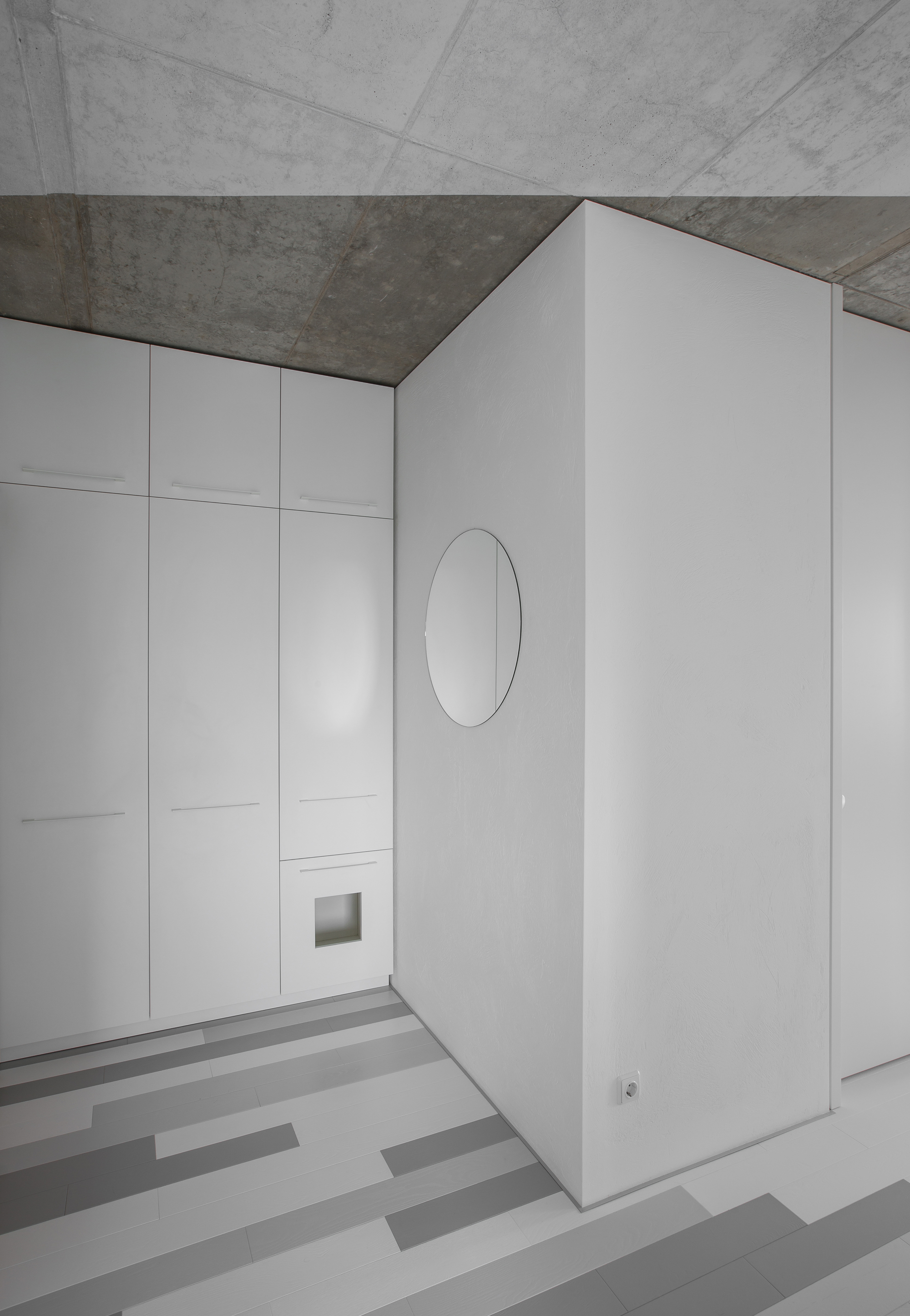 Gallery of The White Triangles Apartment / YCL studio - 14