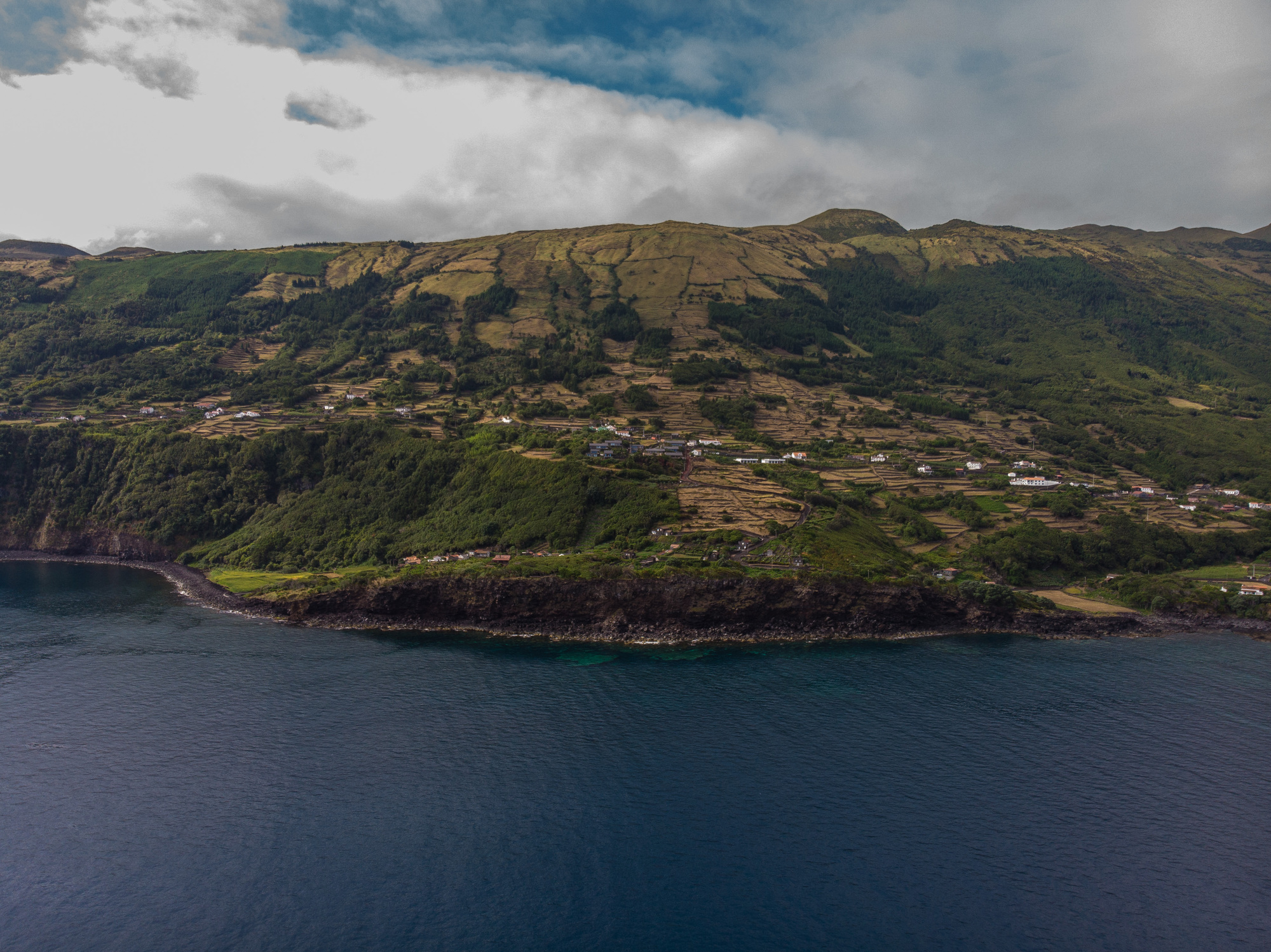 Galeria de Resort Lava Homes / Diogo Mega Architects - 20