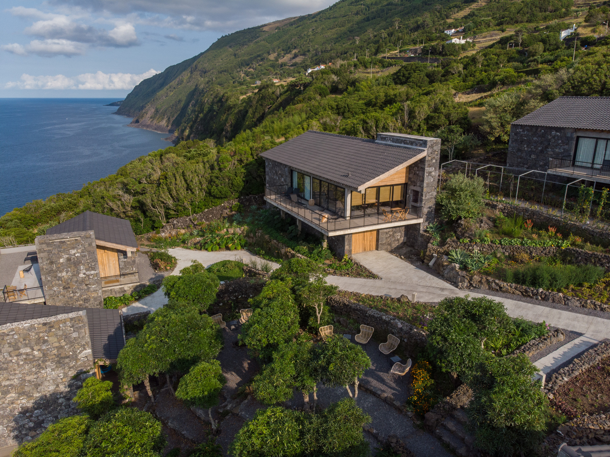 Galeria de Resort Lava Homes / Diogo Mega Architects - 13
