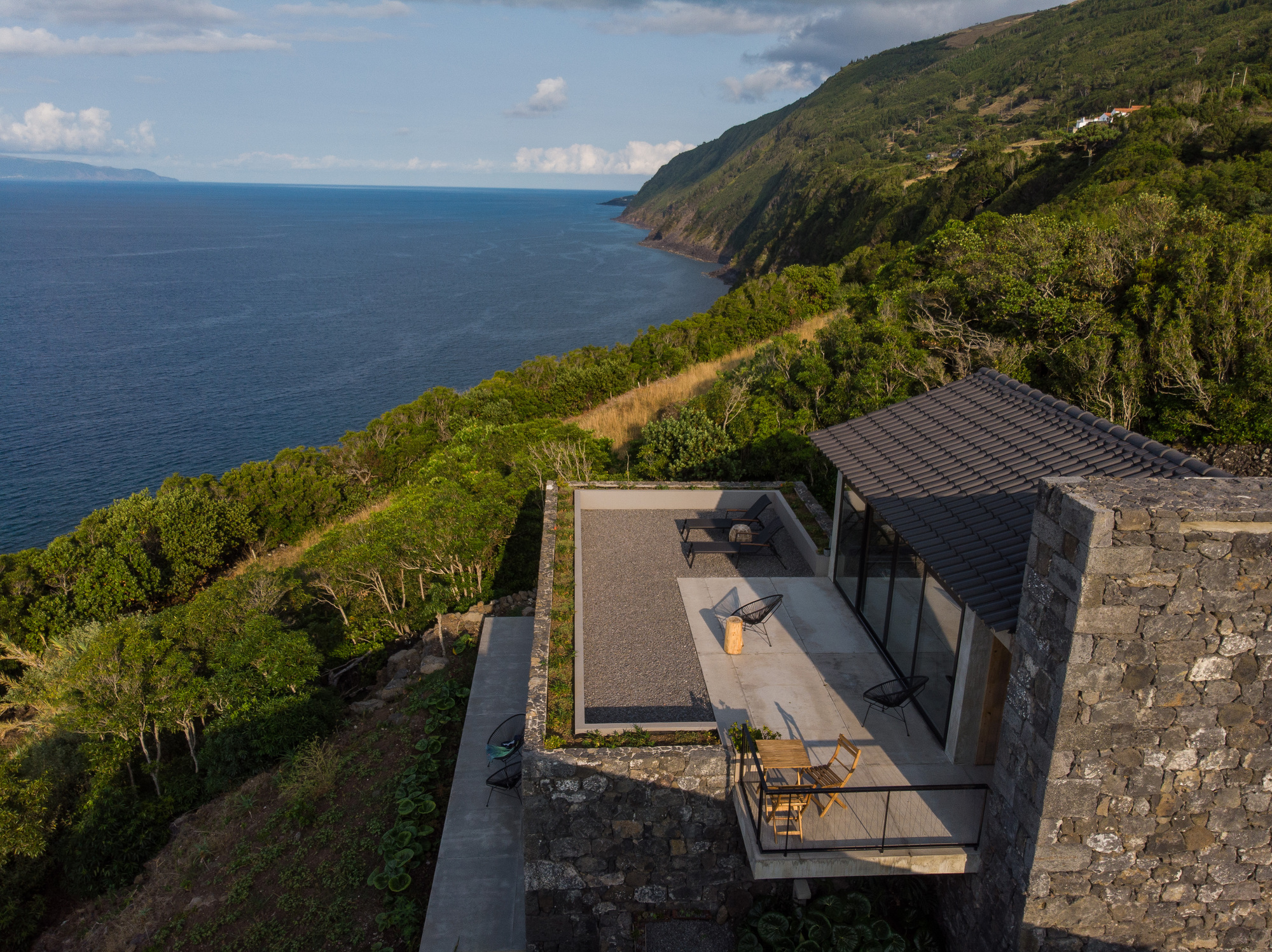 Galeria de Resort Lava Homes / Diogo Mega Architects - 14