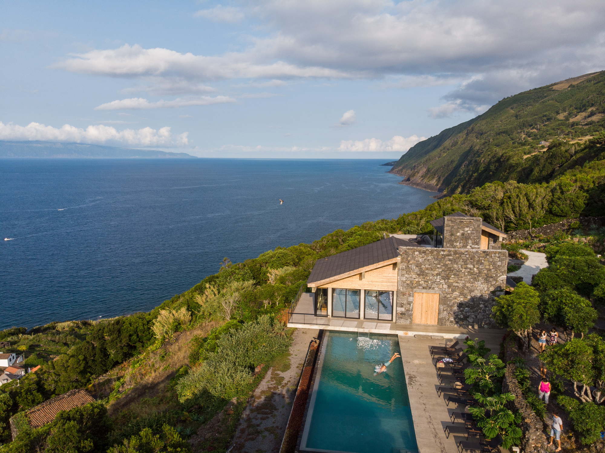 Galeria de Resort Lava Homes / Diogo Mega Architects - 26