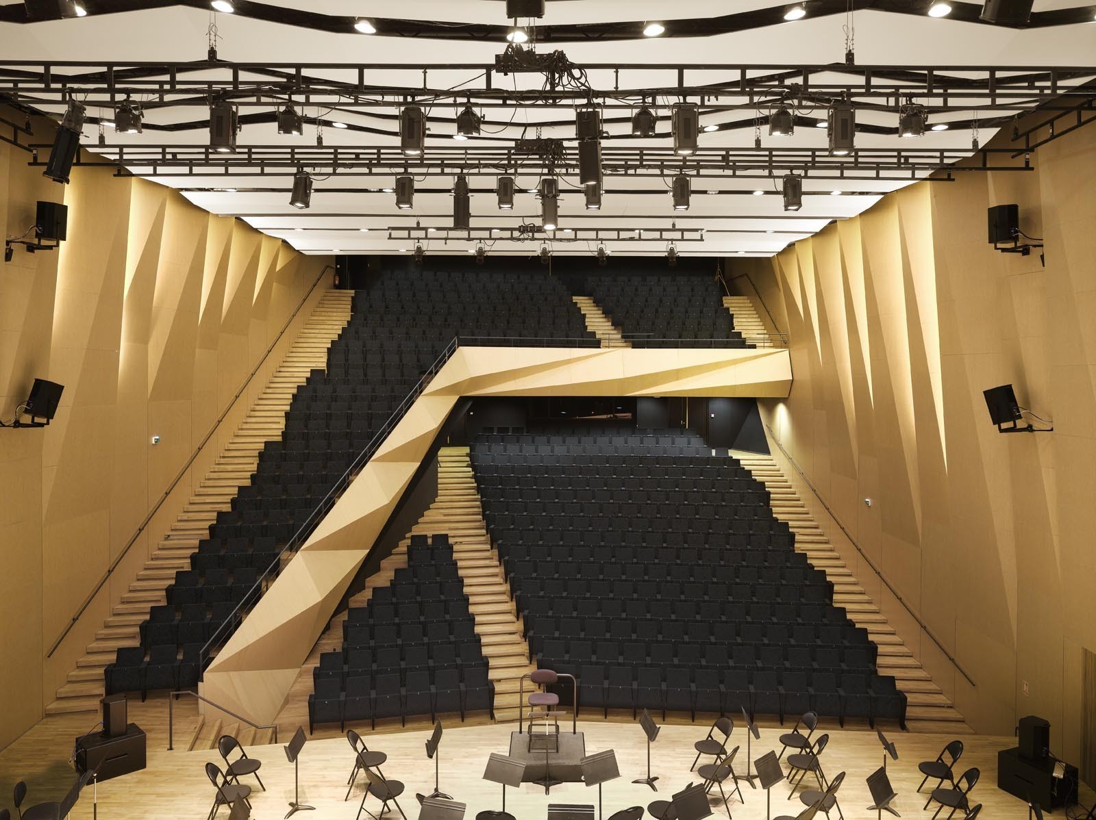 Gallery of 14 Outstanding Concert Halls: A Perfect Match Between ...