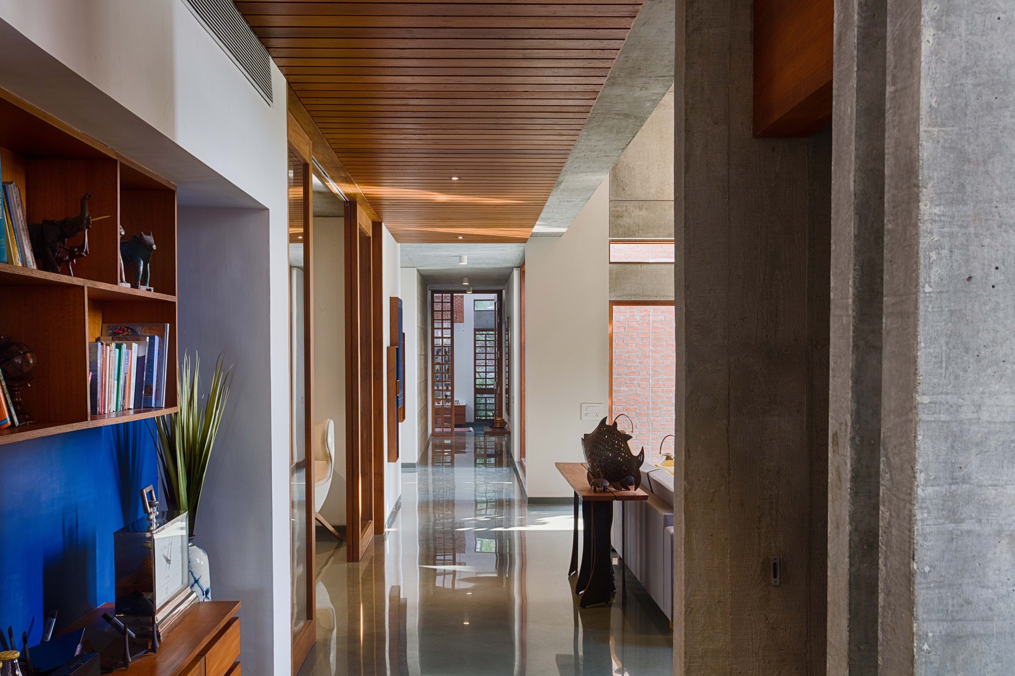 Gallery of Shaila Patel House / Groundwork Architecture - 15