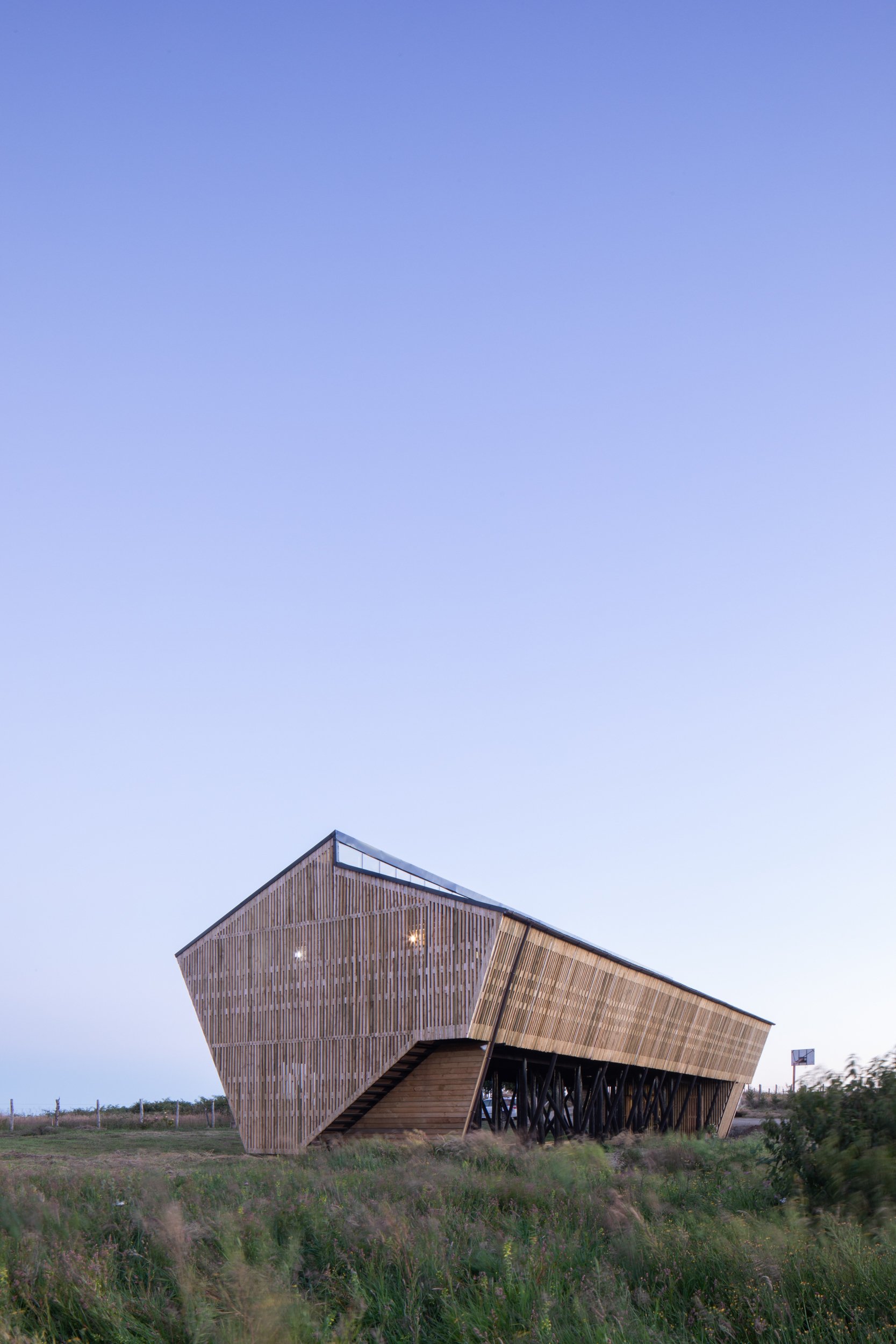 Gallery of Guest House / Lucas Maino Fernandez - 11