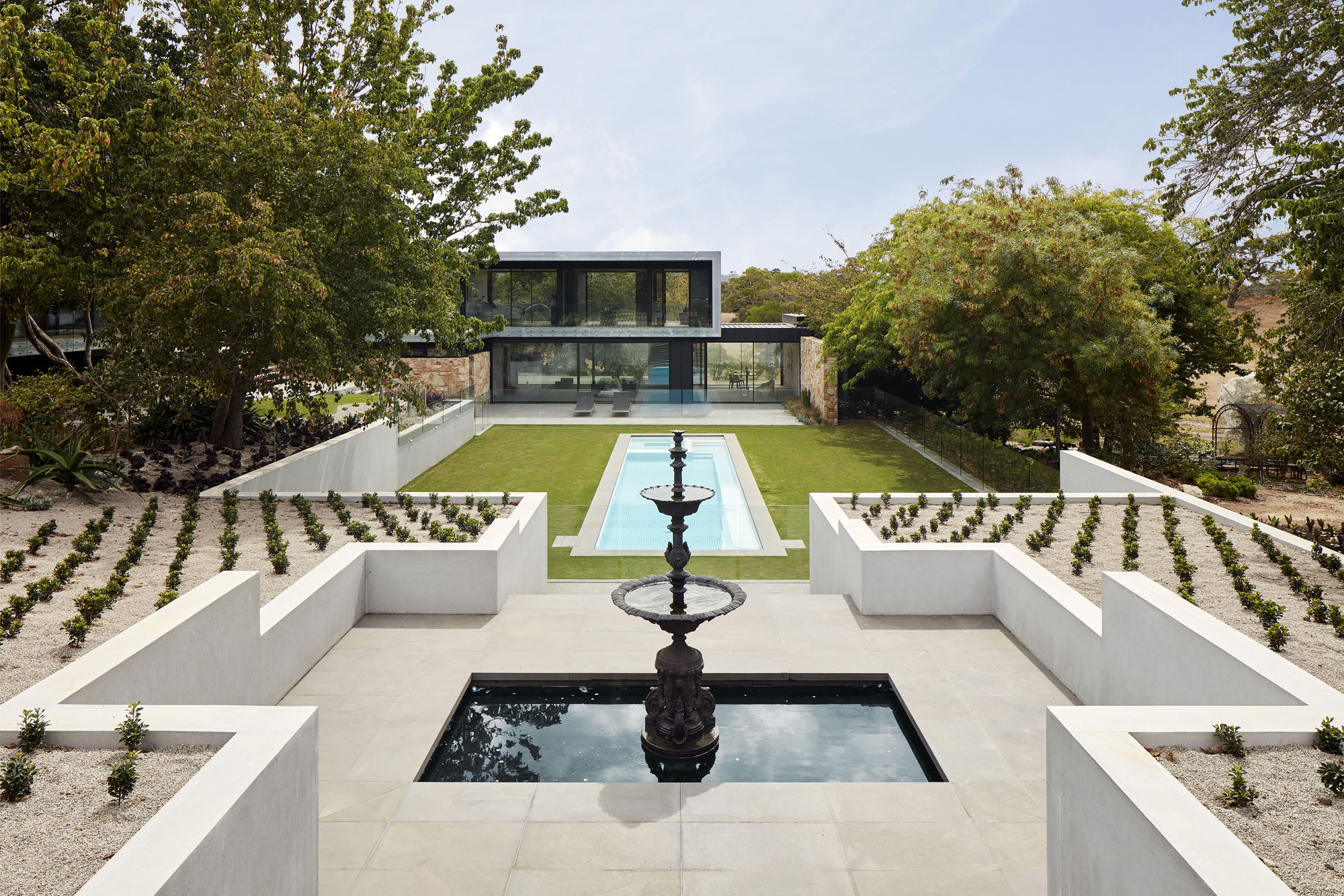 Gallery of Moat’s Corner House / Vibe Design Group - 6