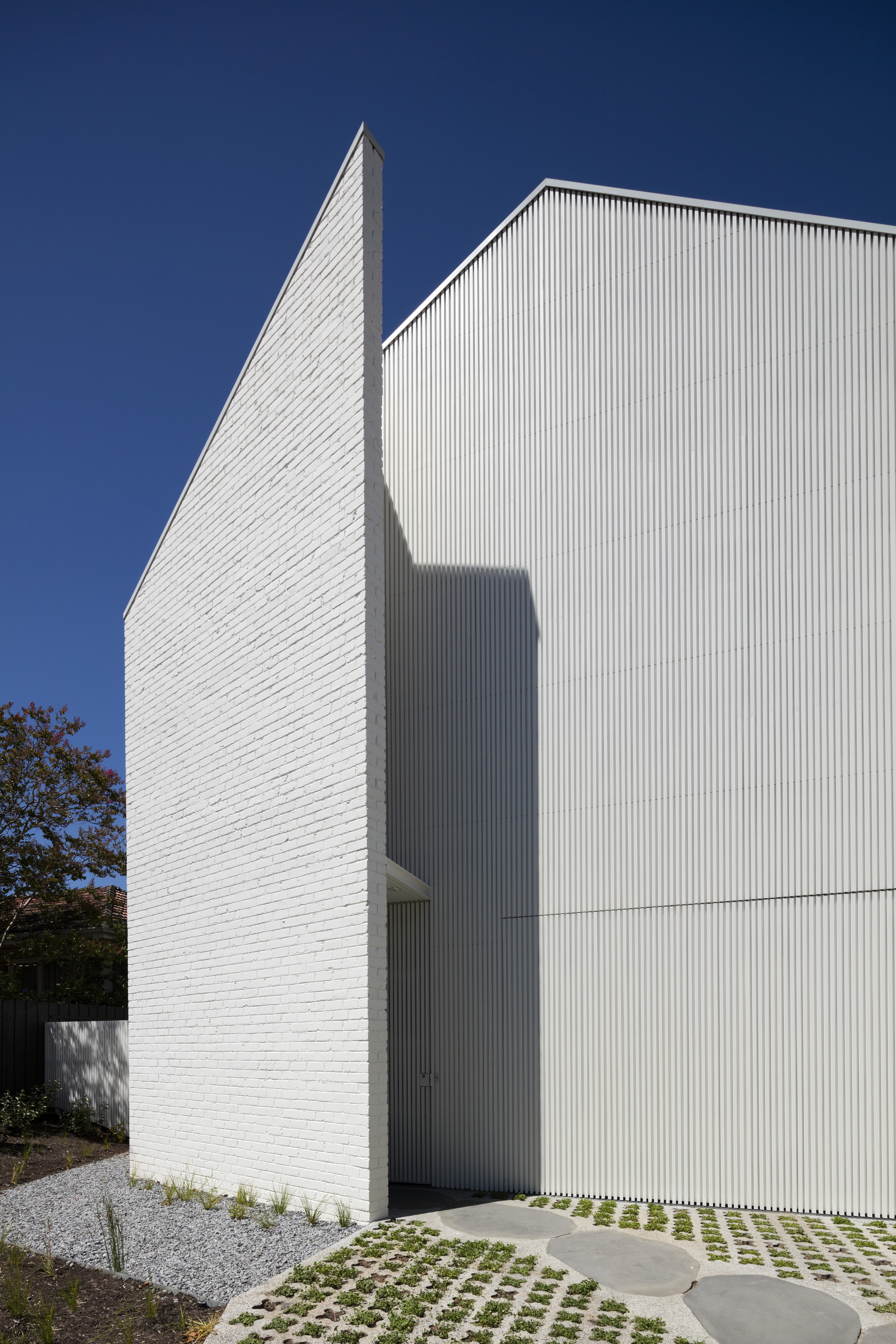 Gallery of Halo House / Breathe Architecture - 14