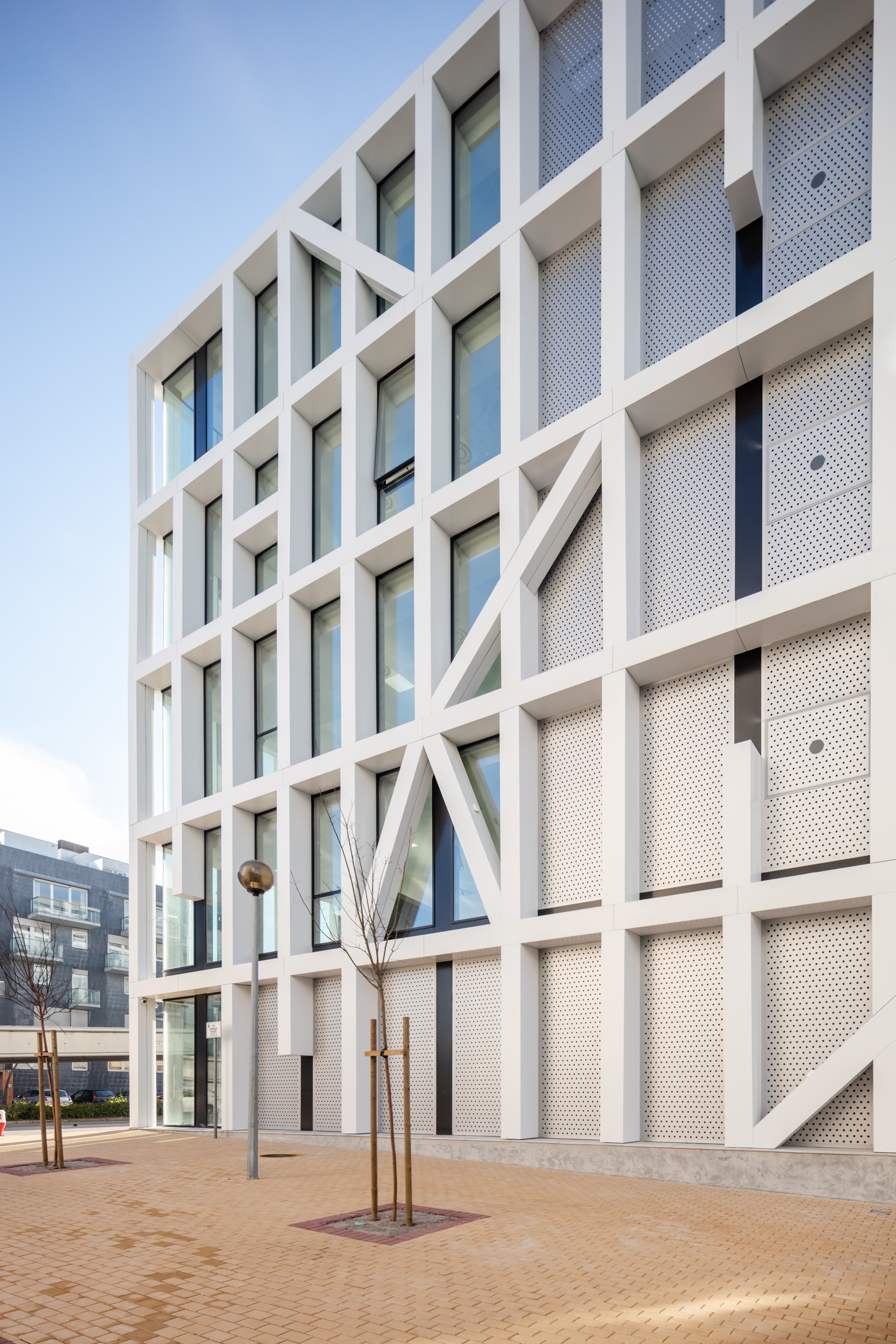 Gallery of Urbo Business Centre / Nuno Ferreira Capa | arquitectura e ...