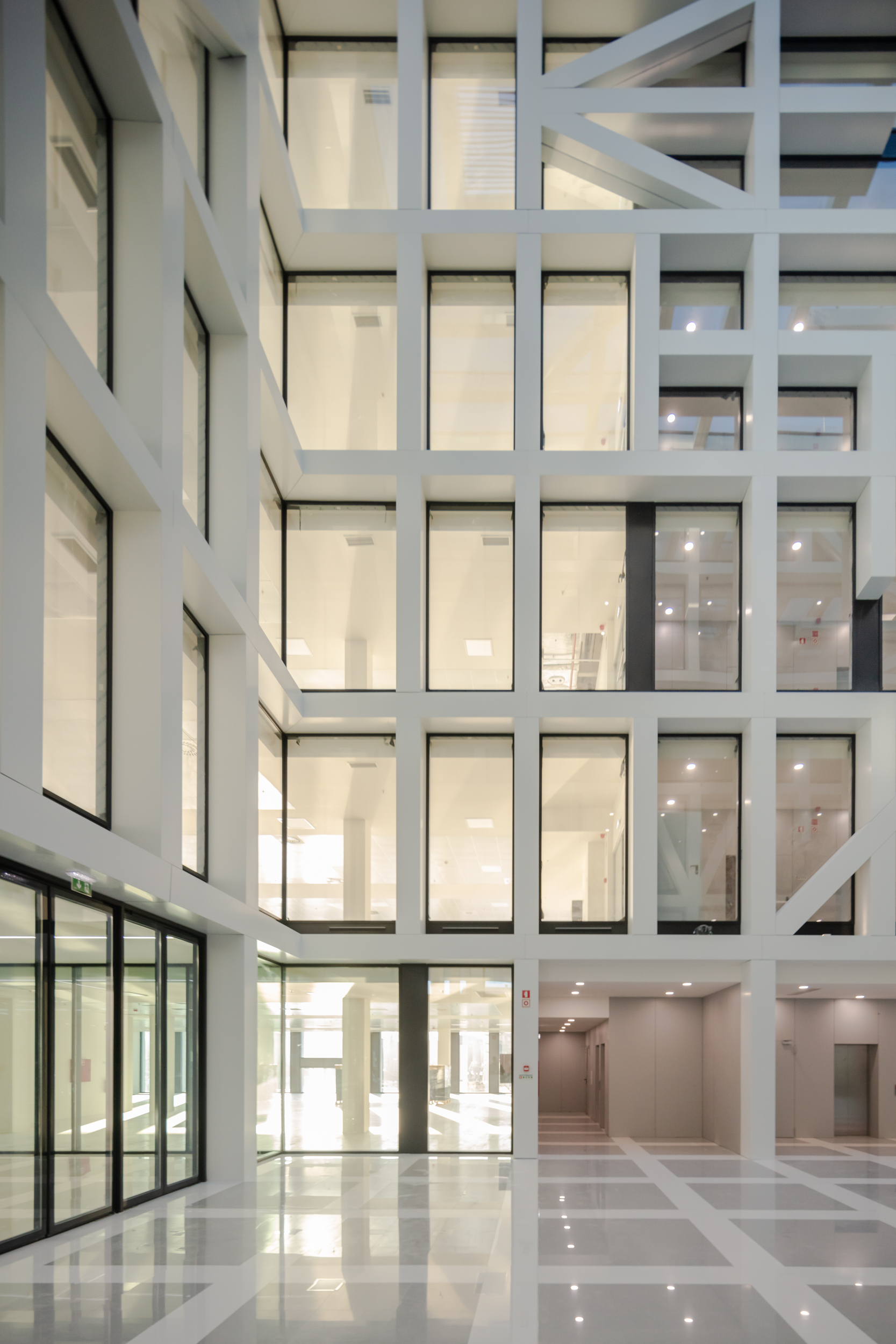 Gallery of Urbo Business Centre / Nuno Ferreira Capa | arquitectura e ...