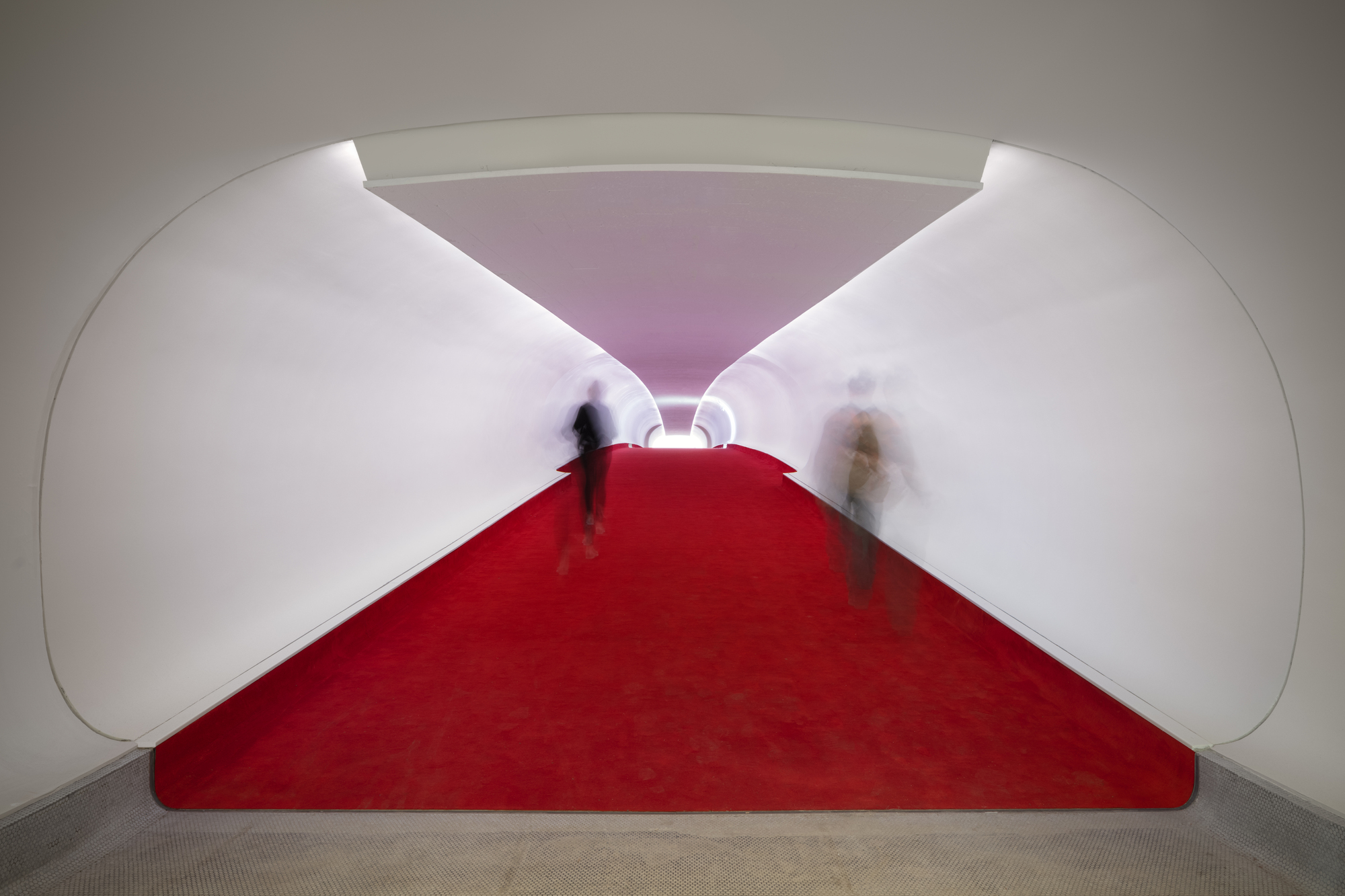 Gallery of JFK's Iconic TWA Terminal Reopens as Vintage Hotel by Beyer ...