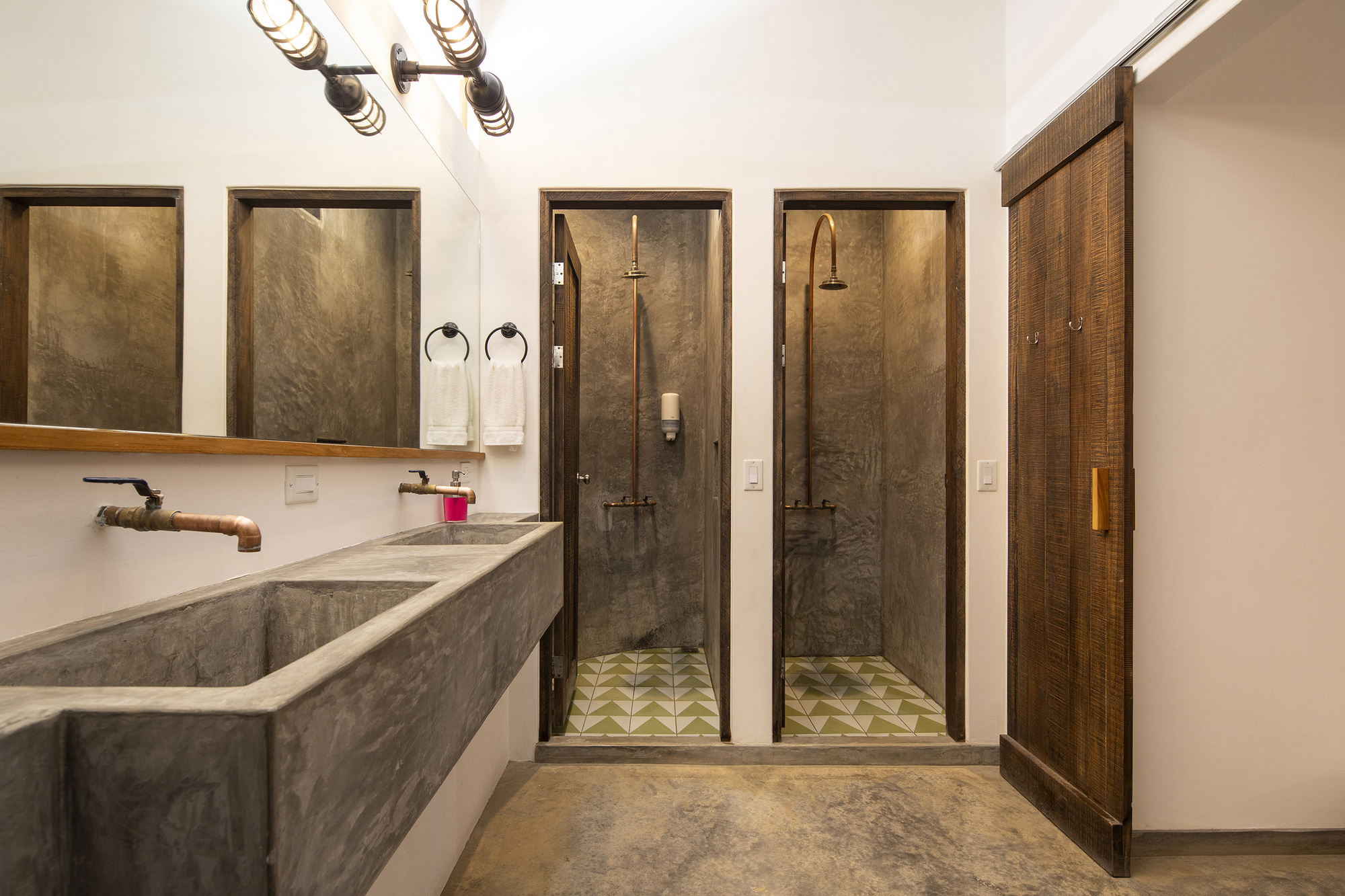 Gallery of Nomadic Hotel / Salagnac Arquitectos - 11