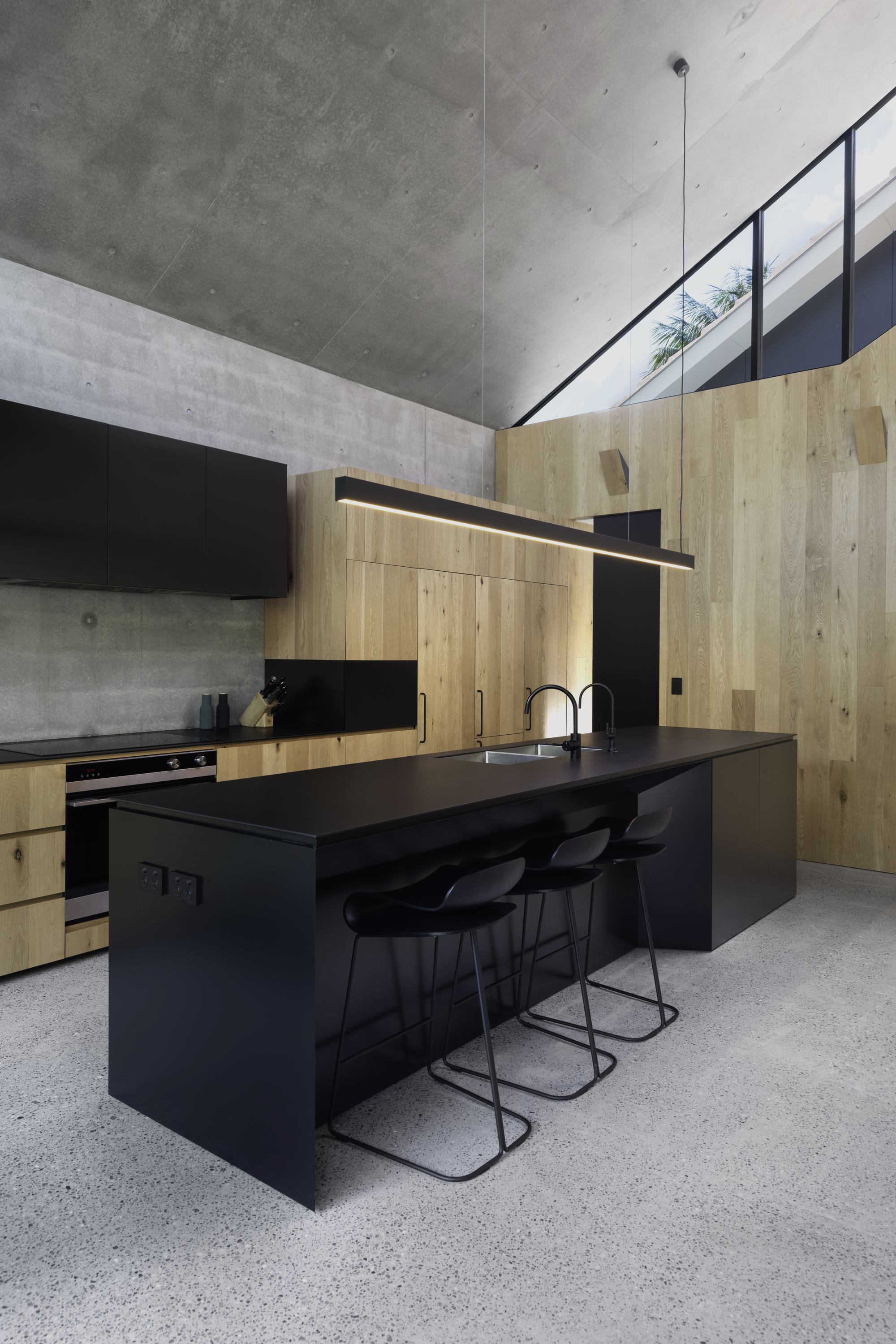 Gallery of Extruded House / MCK Architecture & Interiors - 23