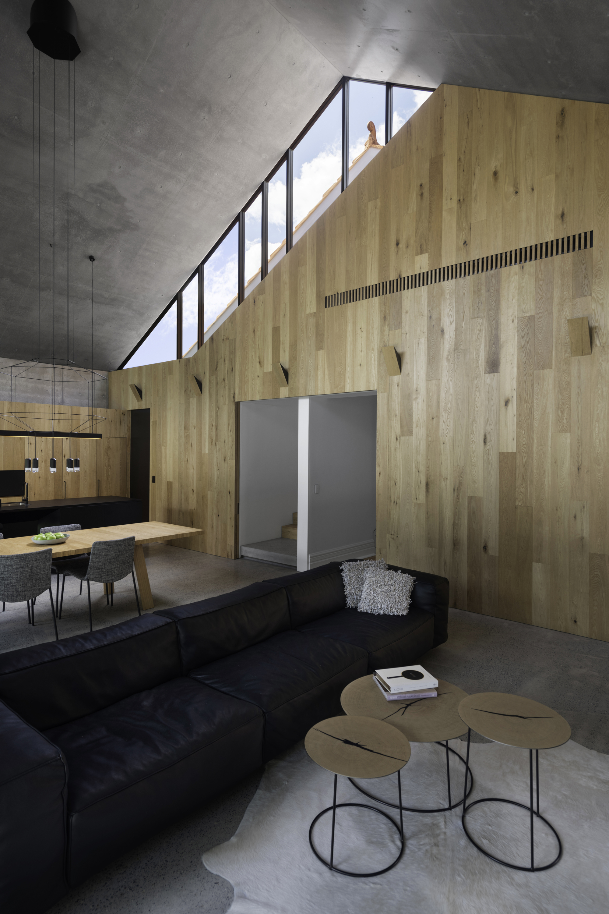 Gallery of Extruded House / MCK Architecture & Interiors - 26