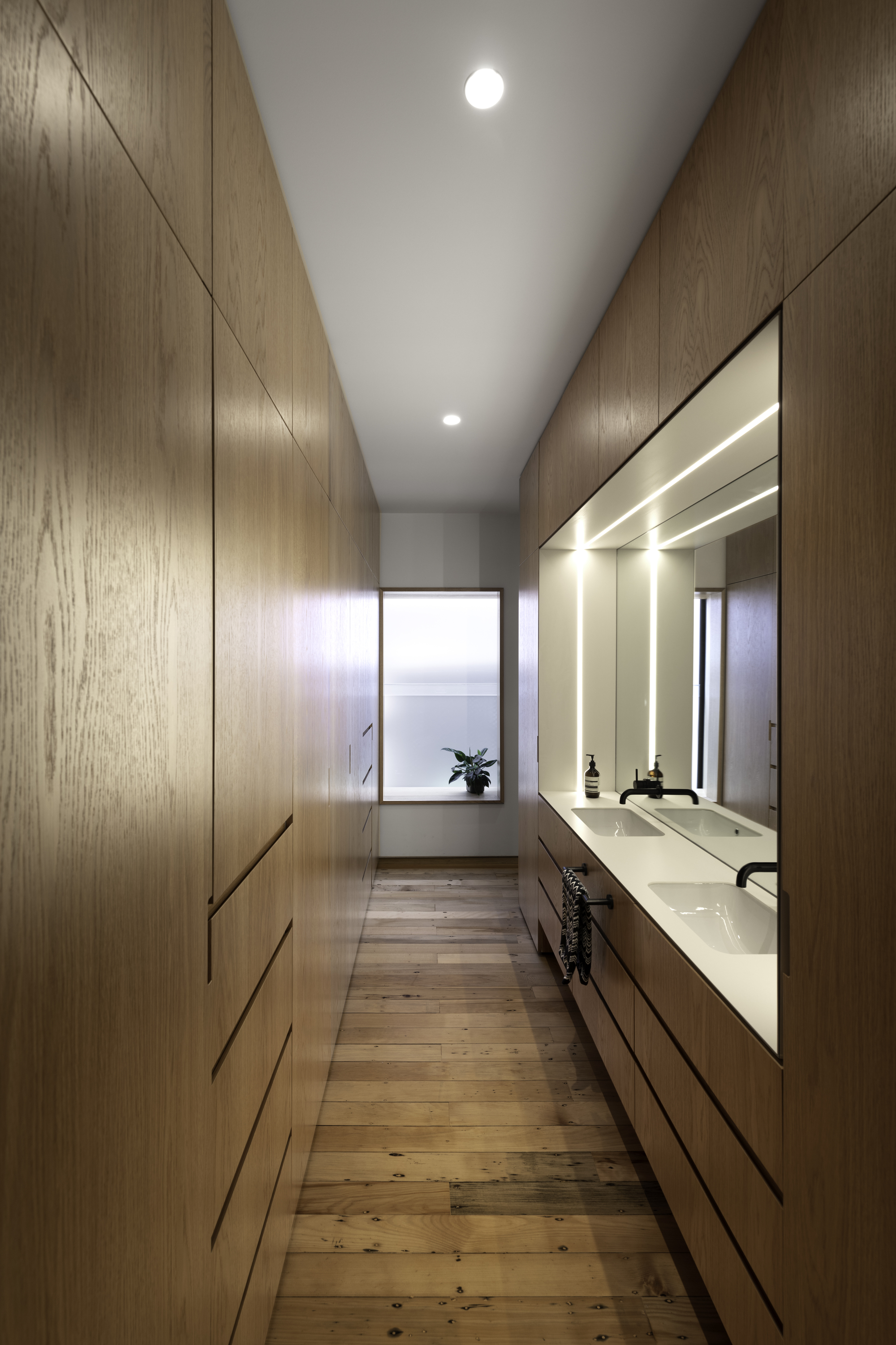 Gallery of Extruded House / MCK Architecture & Interiors - 4