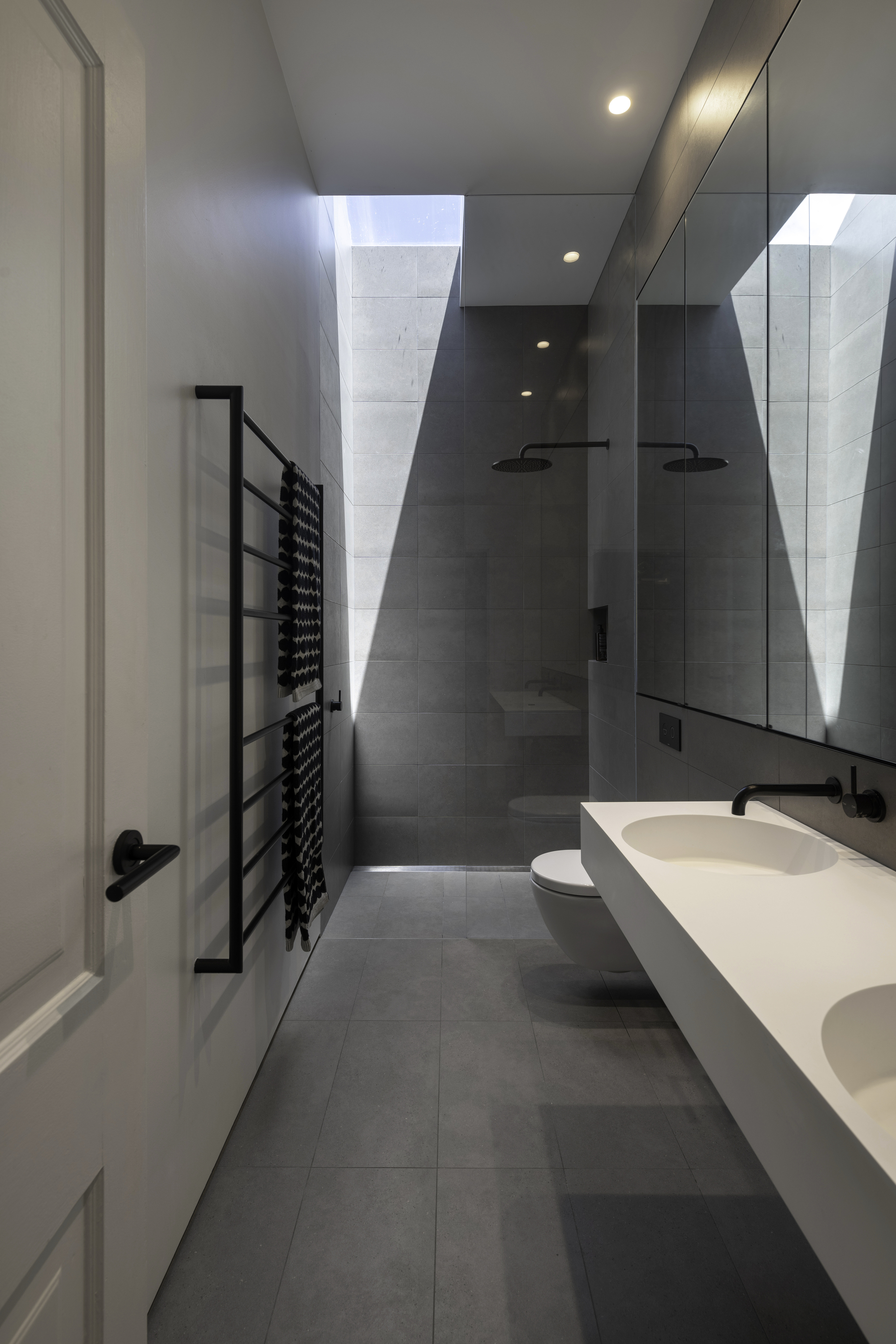 Gallery of Extruded House / MCK Architecture & Interiors - 18