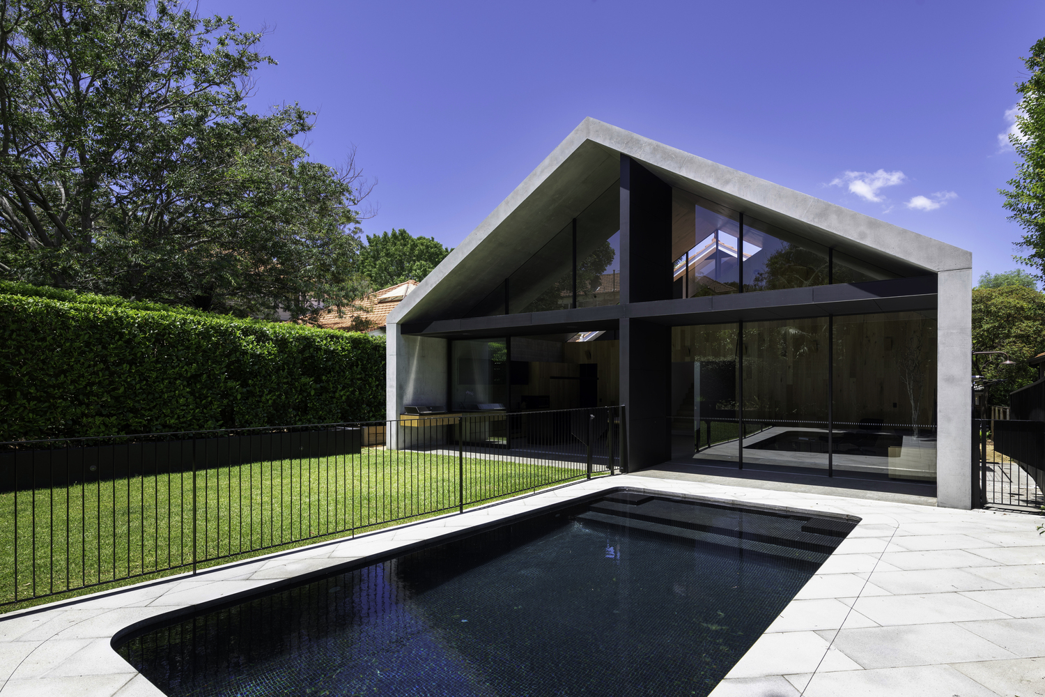 Gallery of Extruded House / MCK Architecture & Interiors - 20