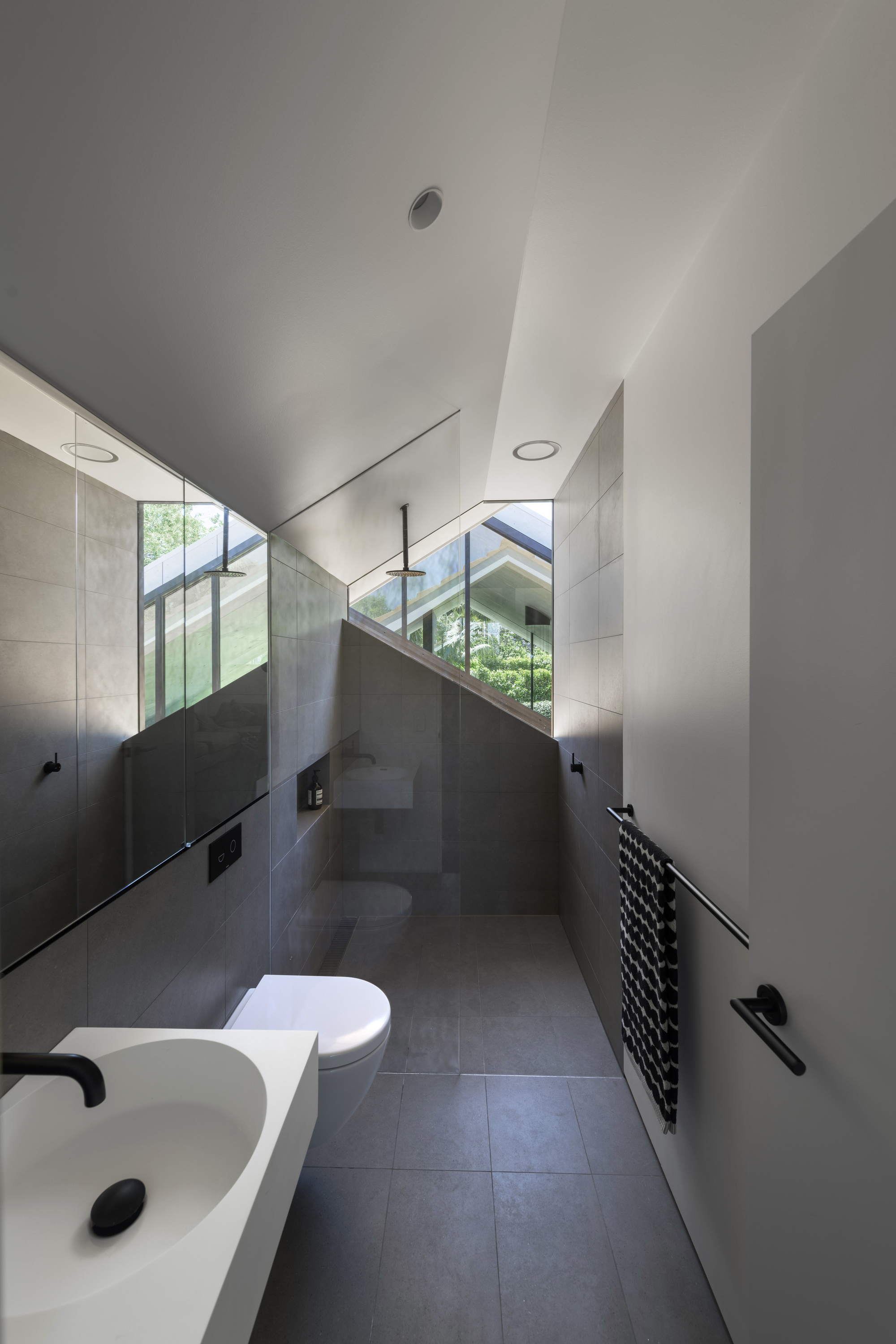 Gallery of Extruded House / MCK Architecture & Interiors - 7