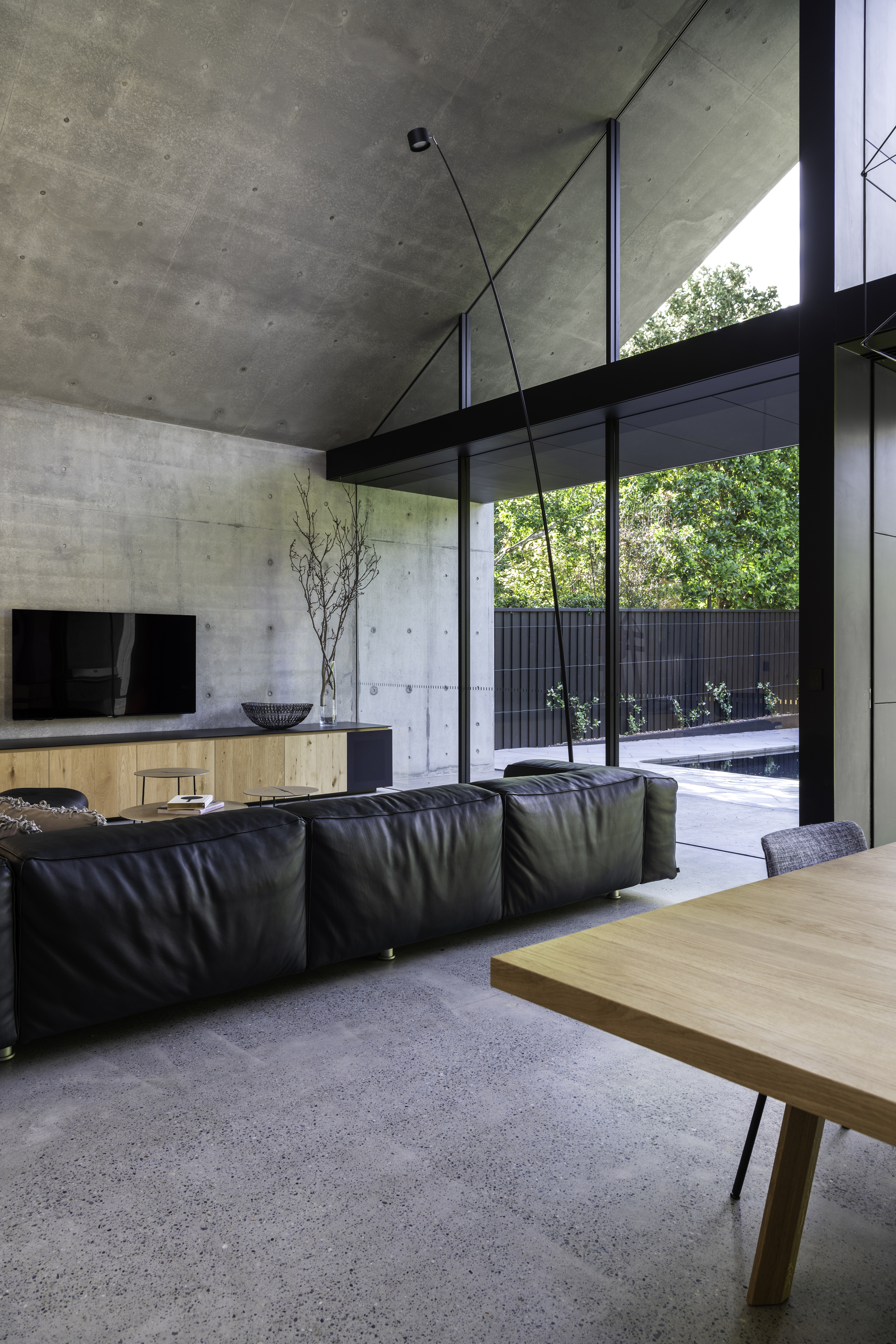 Gallery of Extruded House / MCK Architecture & Interiors - 11