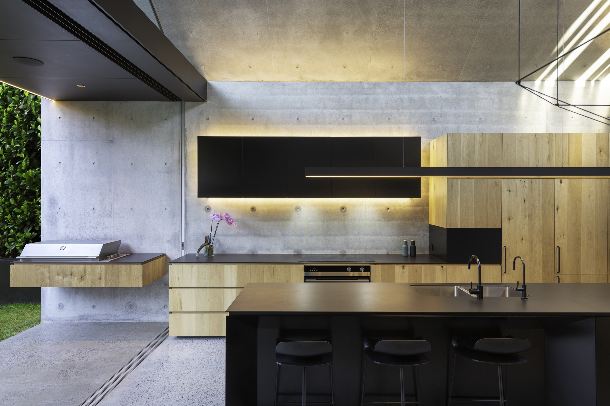 Gallery of Extruded House / MCK Architecture & Interiors - 3