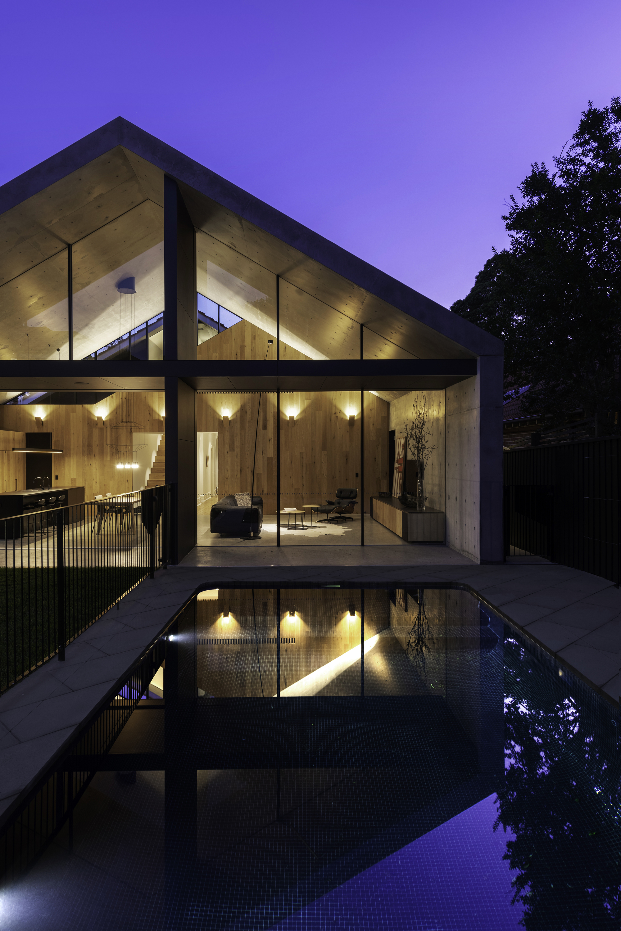 Gallery of Extruded House / MCK Architecture & Interiors - 16