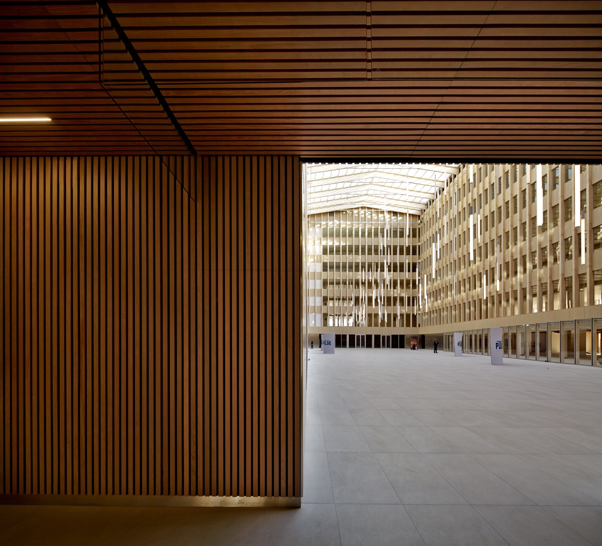 Gallery of Pulse Office Building & Restaurants / BFV ARCHITECTES - 13