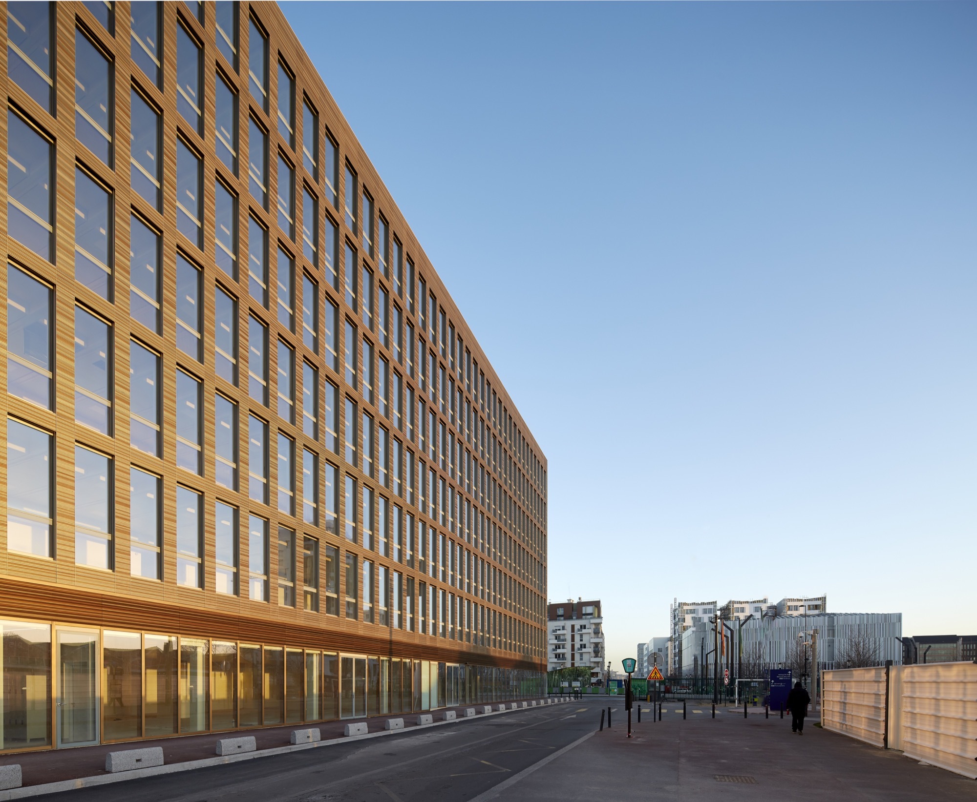 Gallery of Pulse Office Building & Restaurants / BFV ARCHITECTES - 9