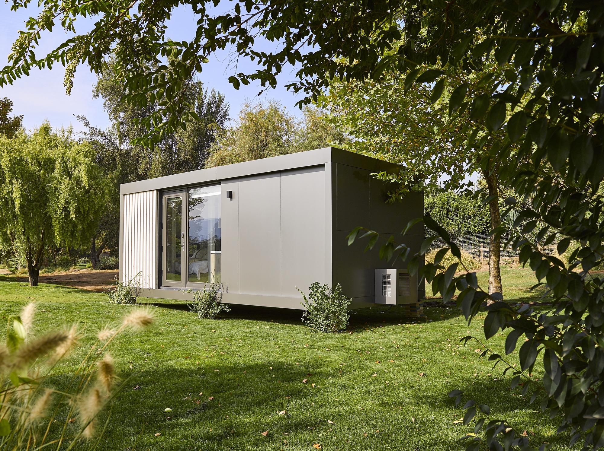 'Tiny houses' projetadas por Mathias Klotz e Felipe Assadi no Chile ...