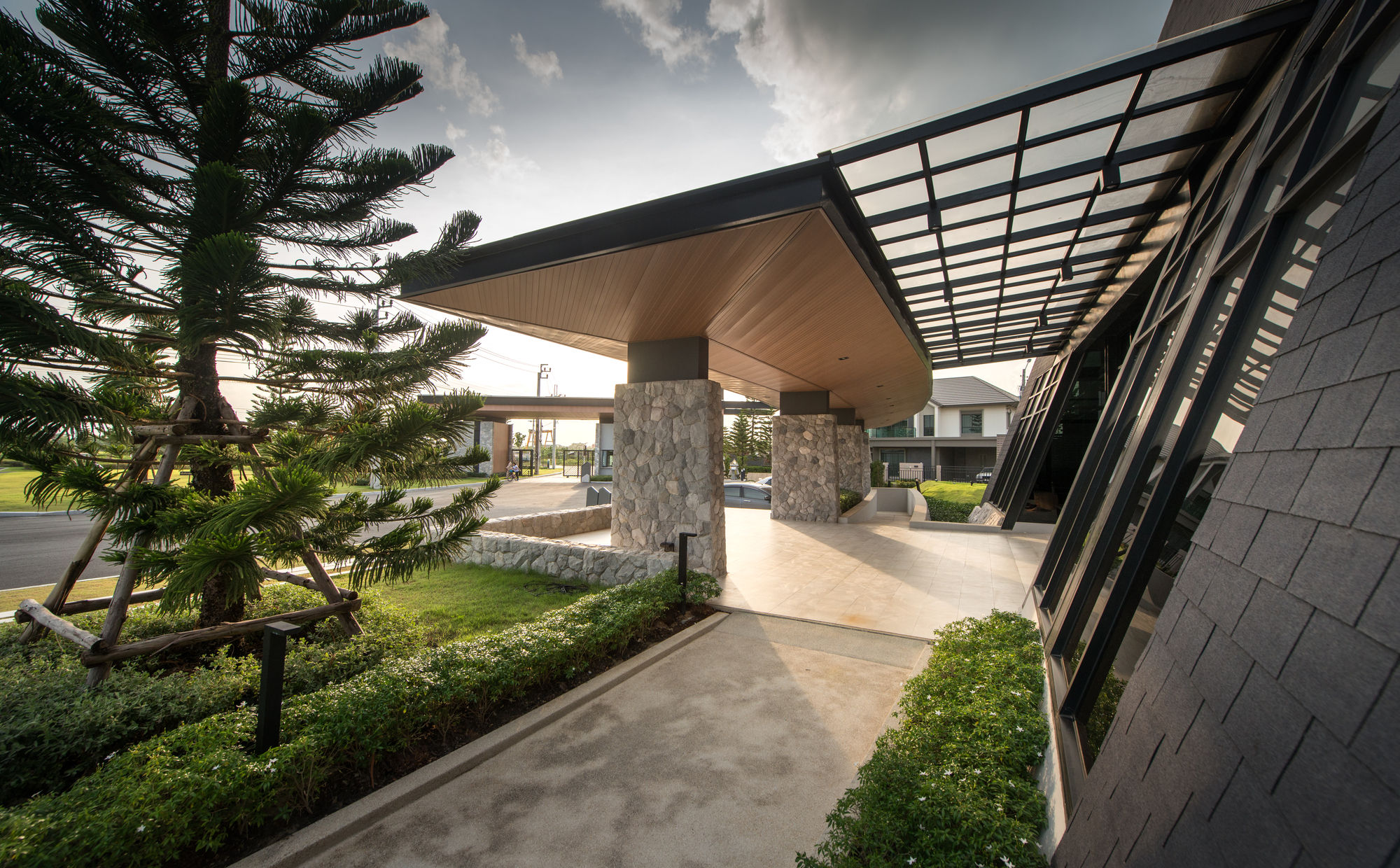 Gallery of Clubhouse Bangkok Boulevard / AplusCon Architects - 18