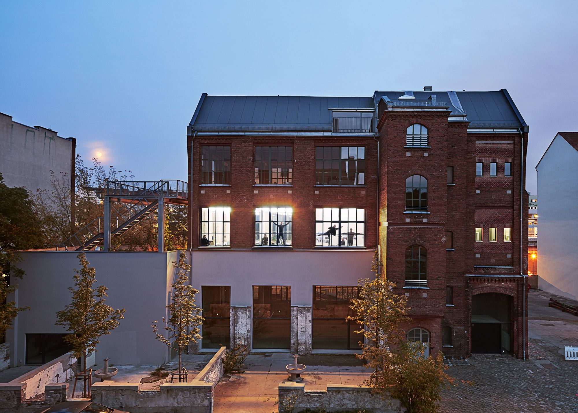 Gallery of Lindower 22 Ateliers and Galleries / Heim Balp Architekten - 10