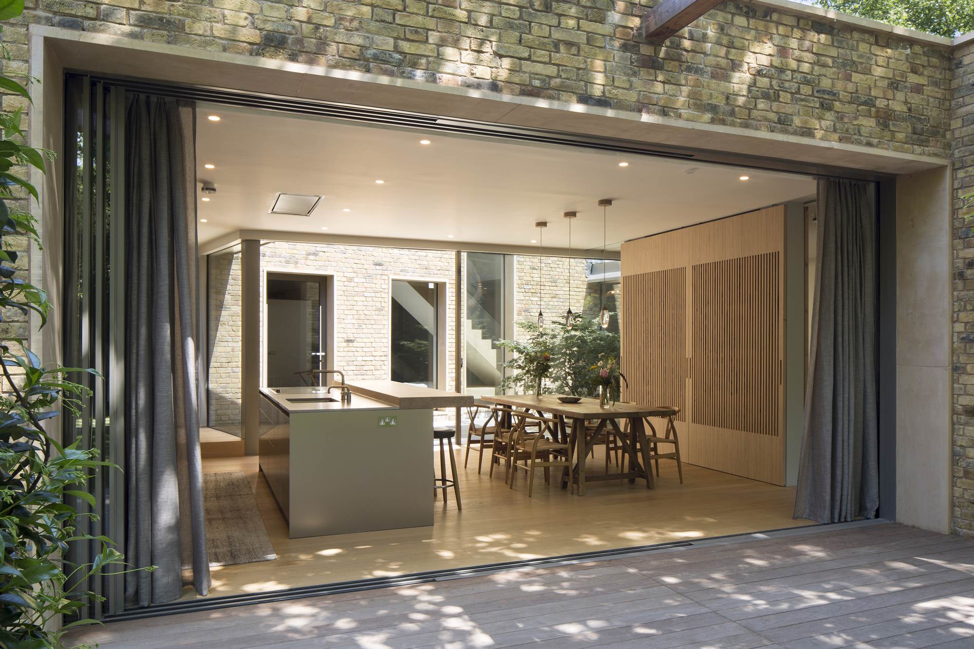 Gallery of Prefabricated Islington Courtyard House / Mitzman Architects ...