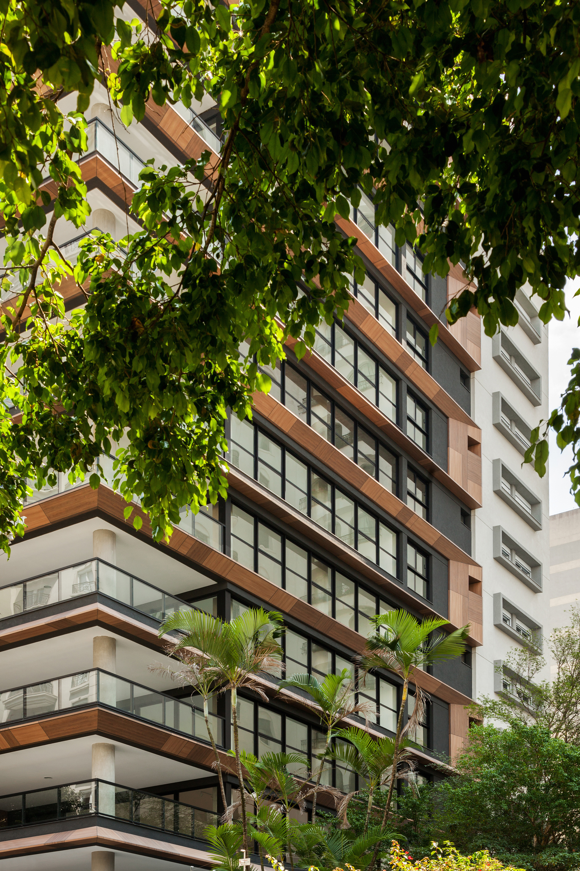 Gallery of Jade Building / FGMF - 10