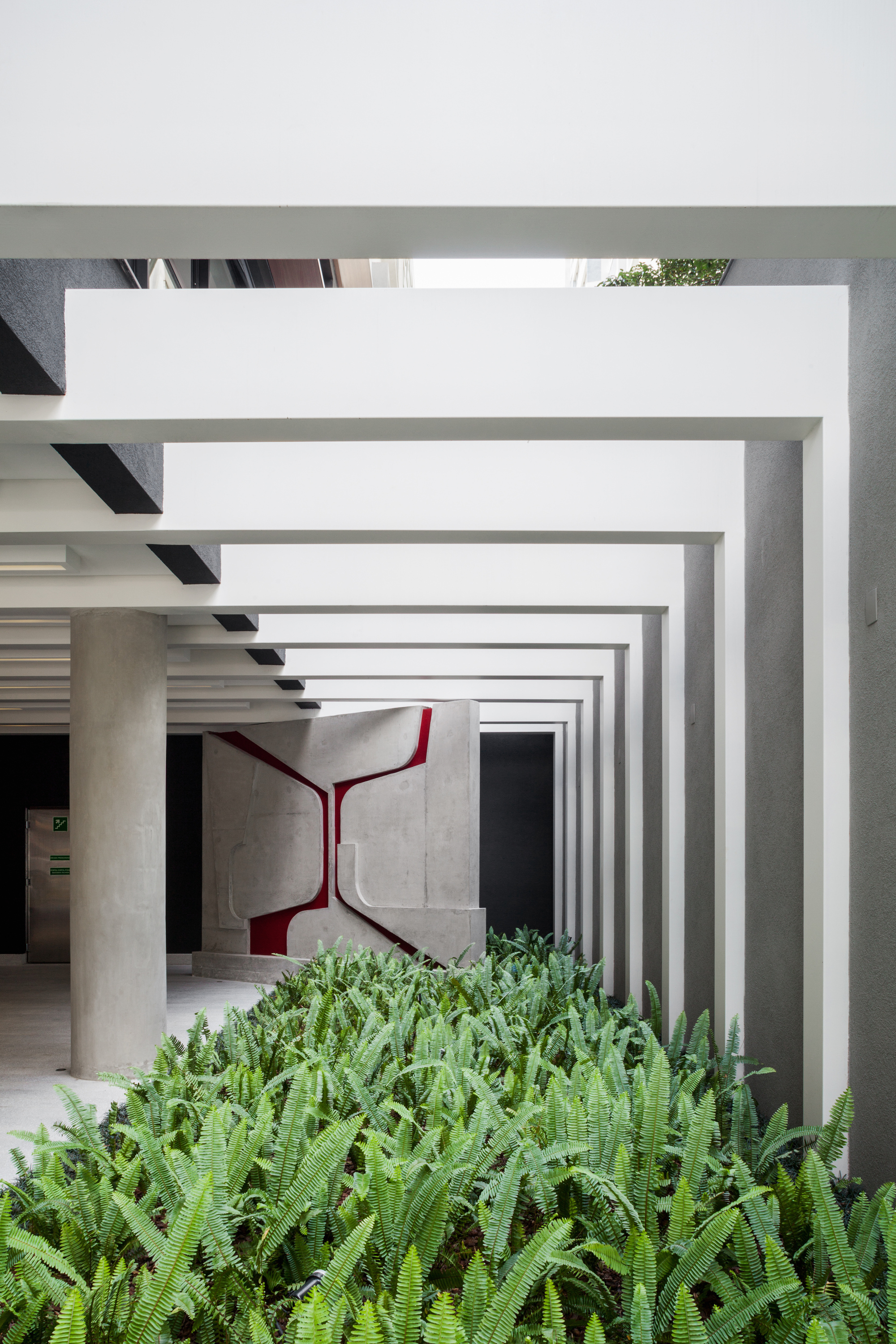 Galeria de Edifício Jade / FGMF - 18