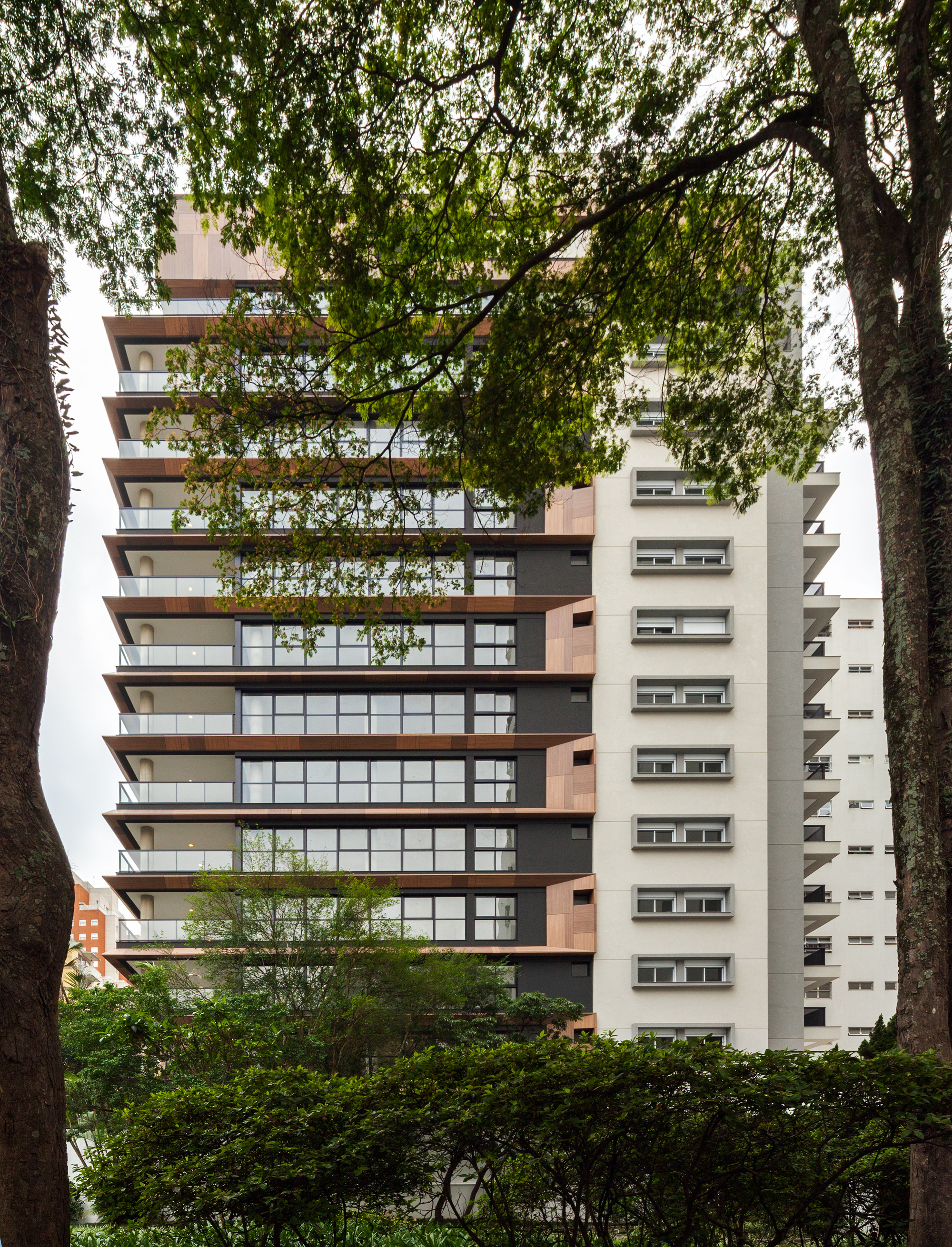 Galeria de Edifício Jade / FGMF - 7