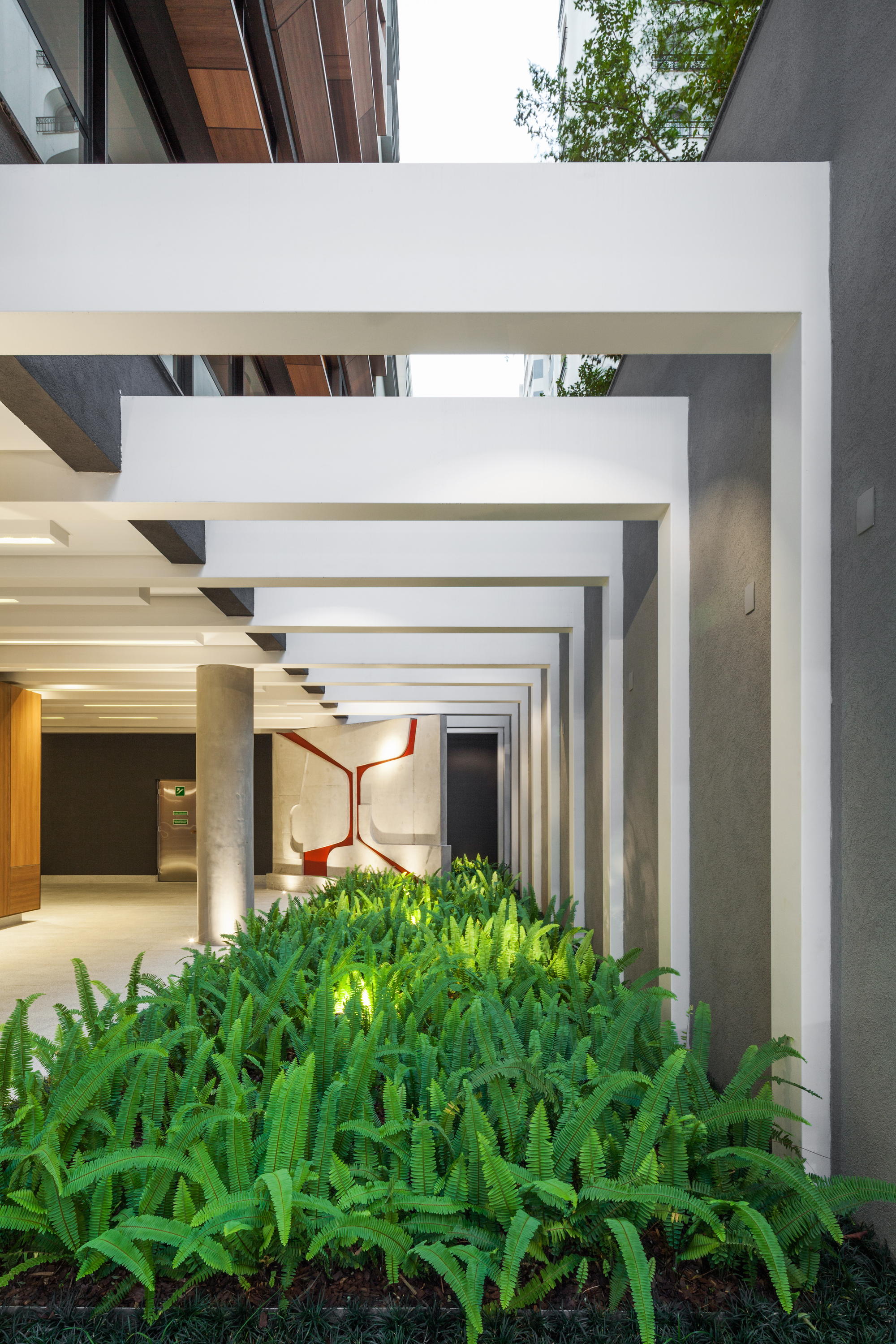 Gallery of Jade Building / FGMF - 2