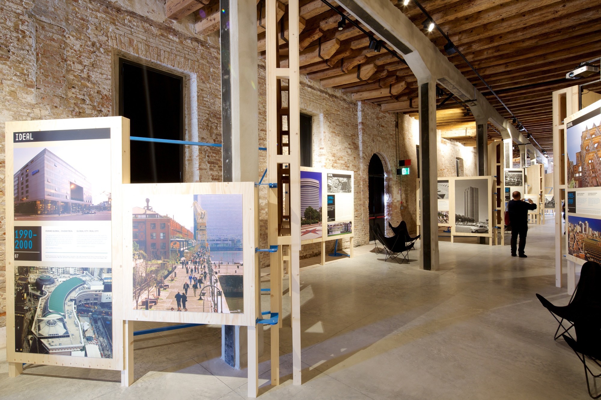 Galería de La presencia argentina en la Bienal de Venecia a través del ...