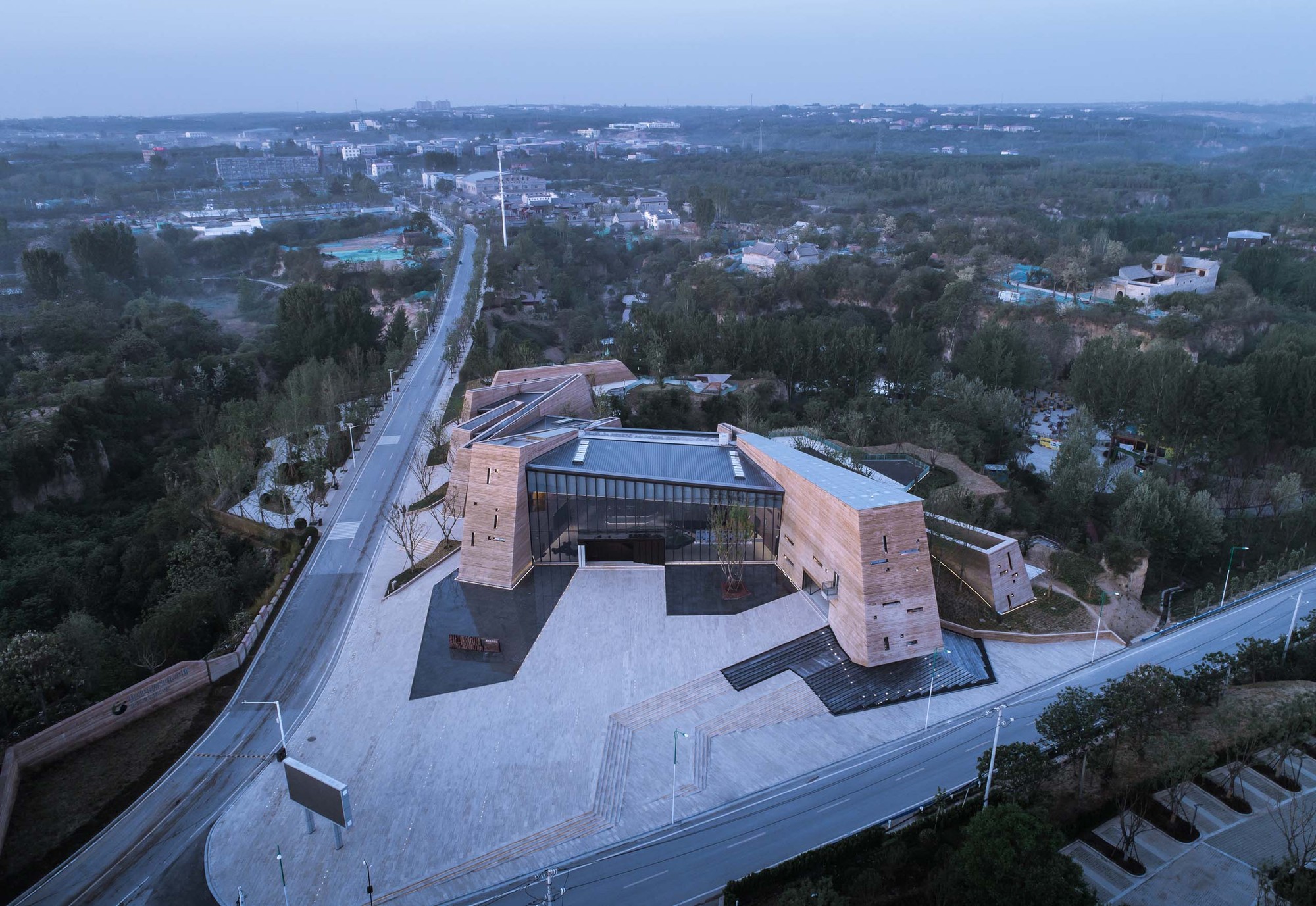 Gallery of Zhengzhou Jianye Football Town Tourist Center / SHUISHI - 7