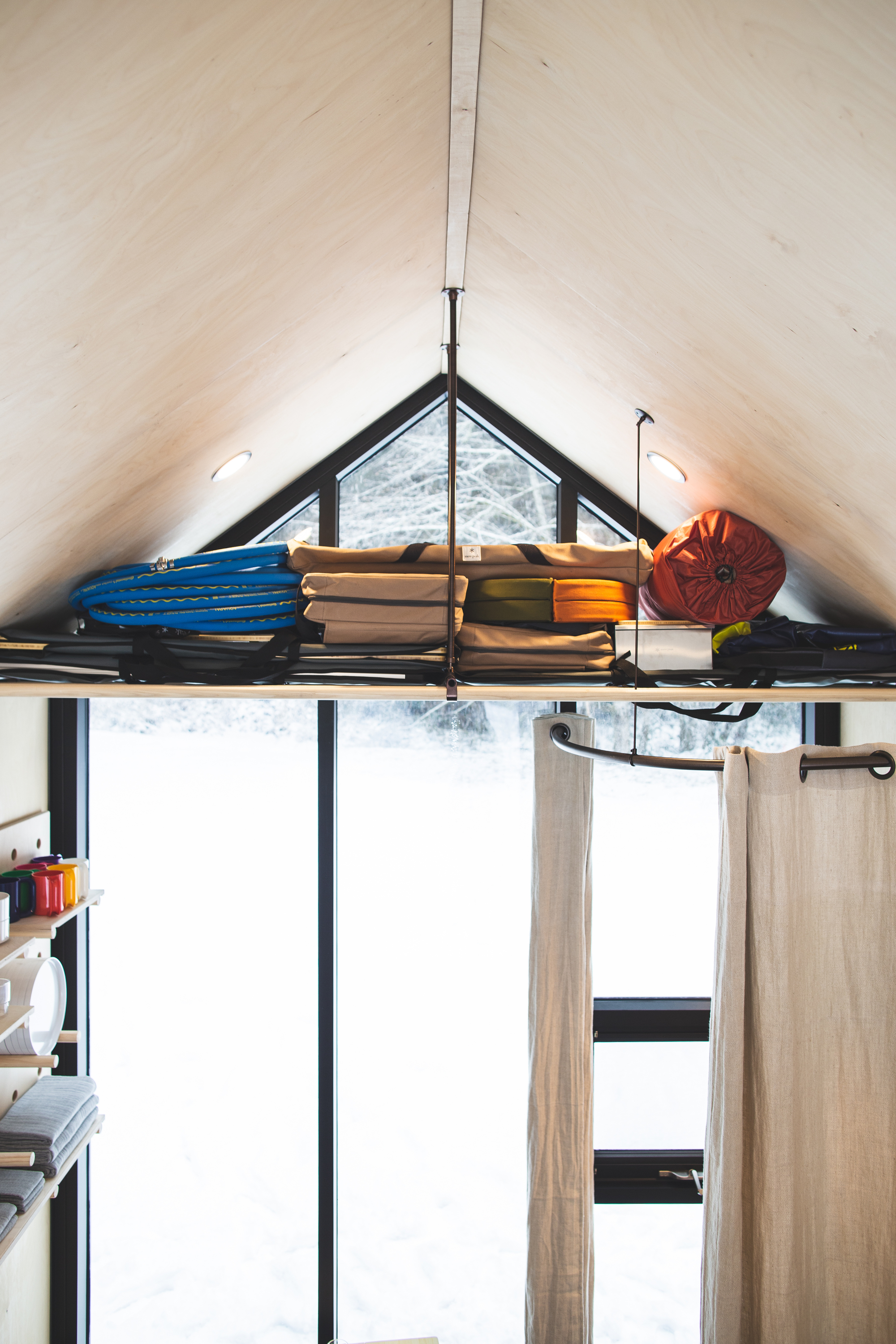 Gallery of Elliot Mono Cabin / Drop Structures - 11