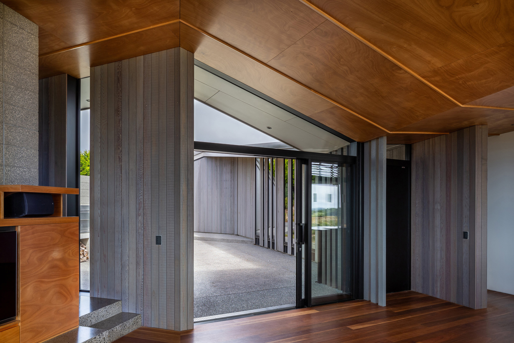 Gallery of Ostrich House / Parsonson Architects - 6