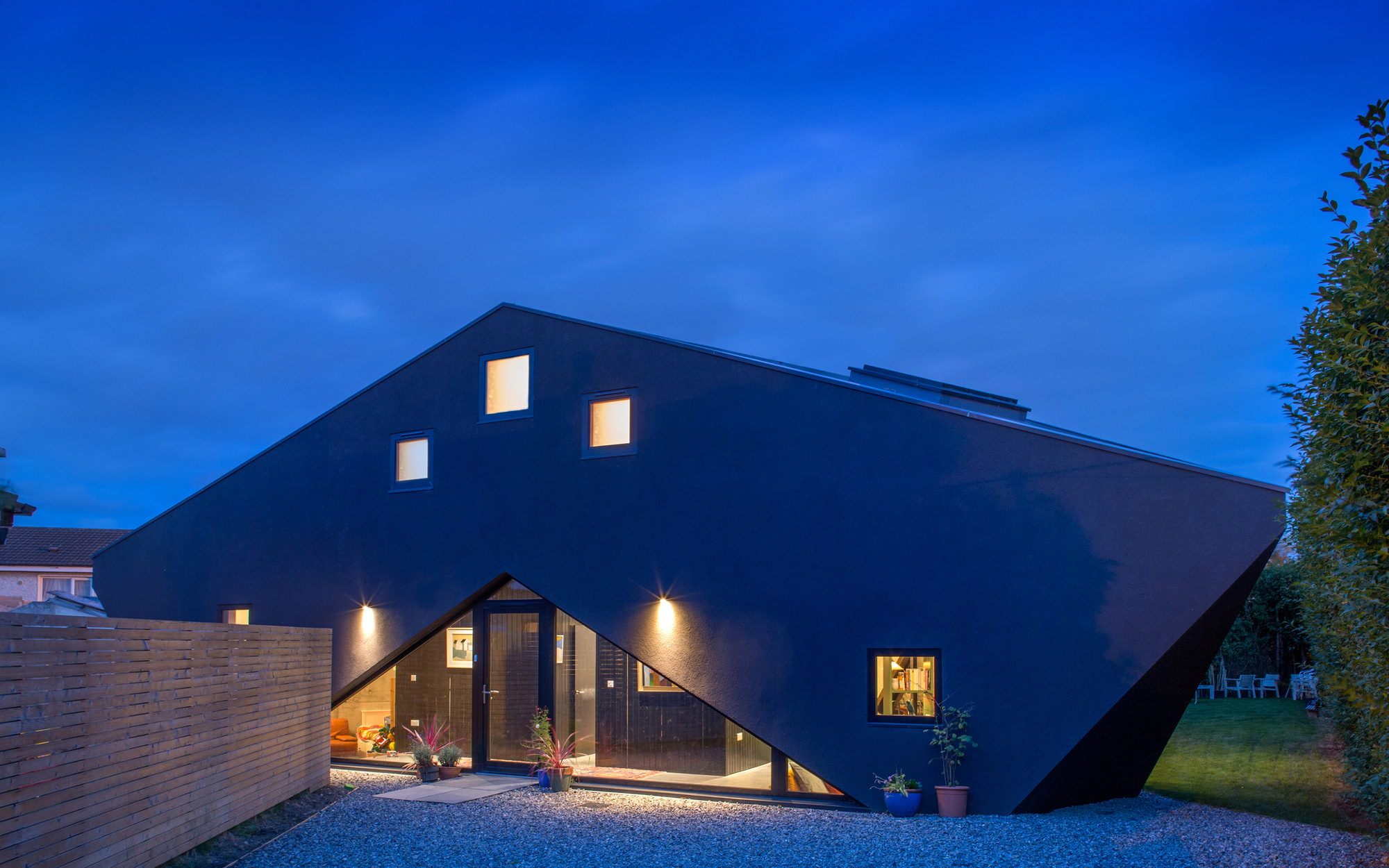 Gallery of Tri House / Urban Agency - 12